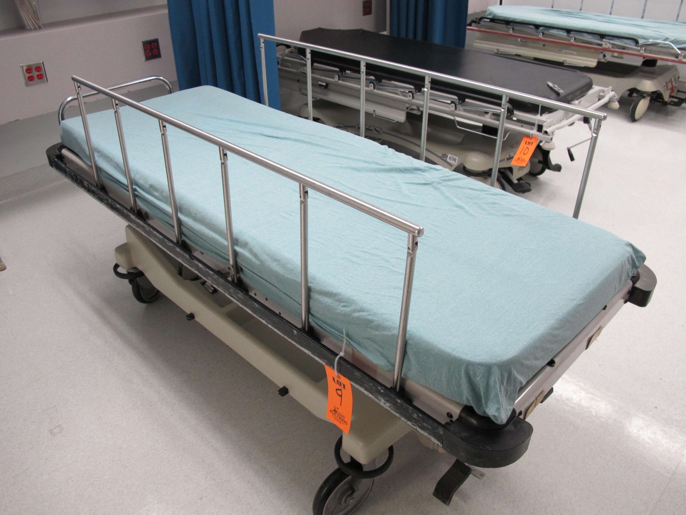 STRYKER PACU BED, MODEL 946-2 (LOCATION: ER)