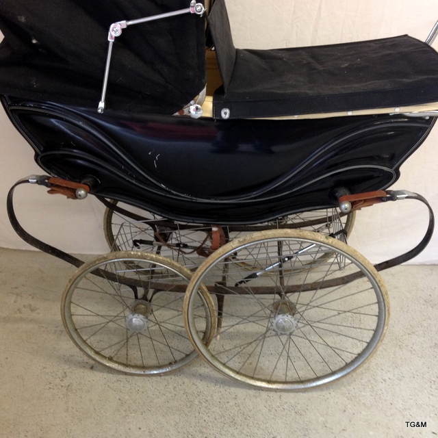 Silver cross pram (1960s)