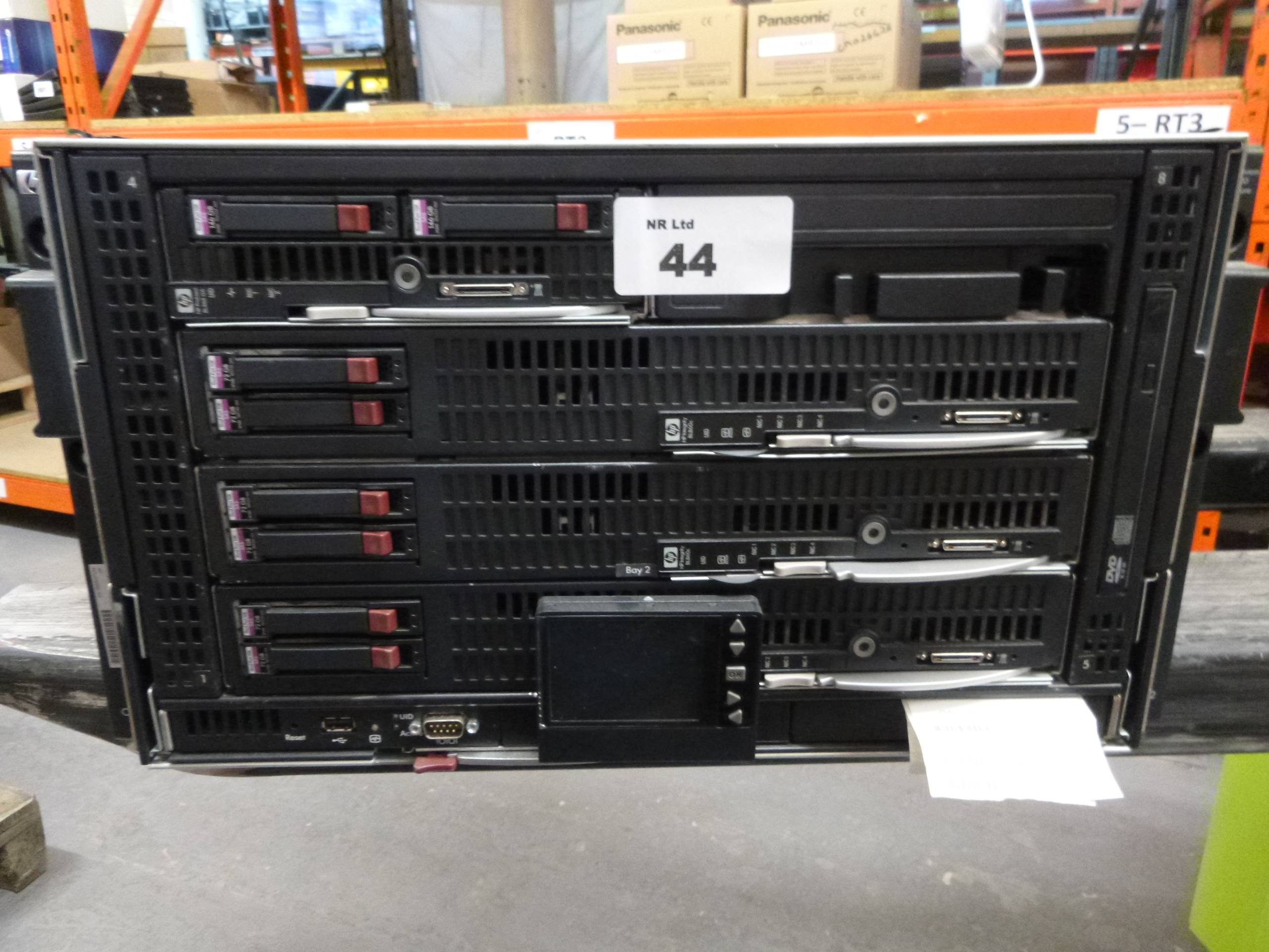 HP BLADESTATION C3000 ENCLOSURE WITH DVDROM/CDRW. CONTAINS 1 X HP ...