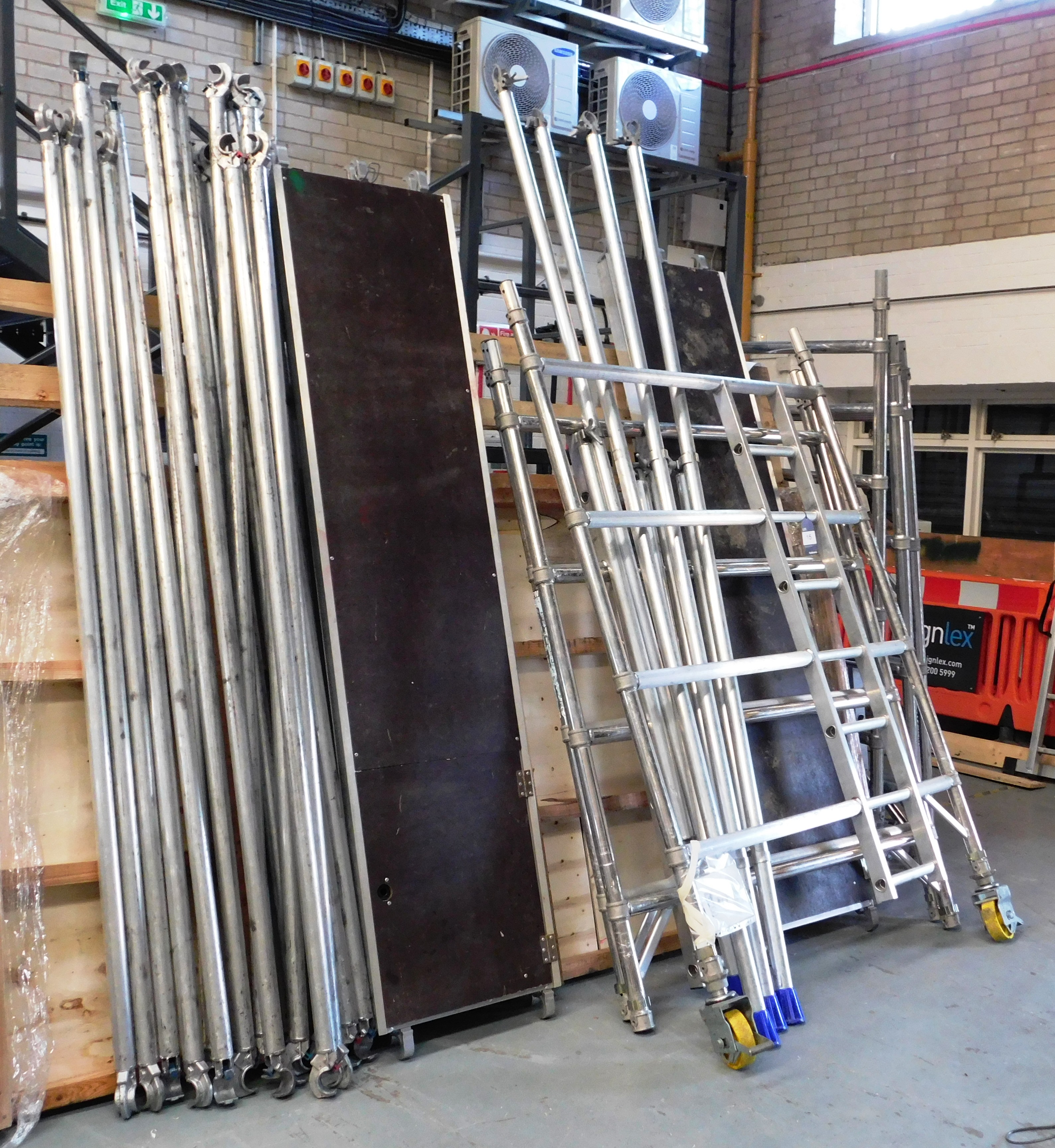 Aluminium scaffold tower, comprising 2 trap door platforms, 1 standard ...