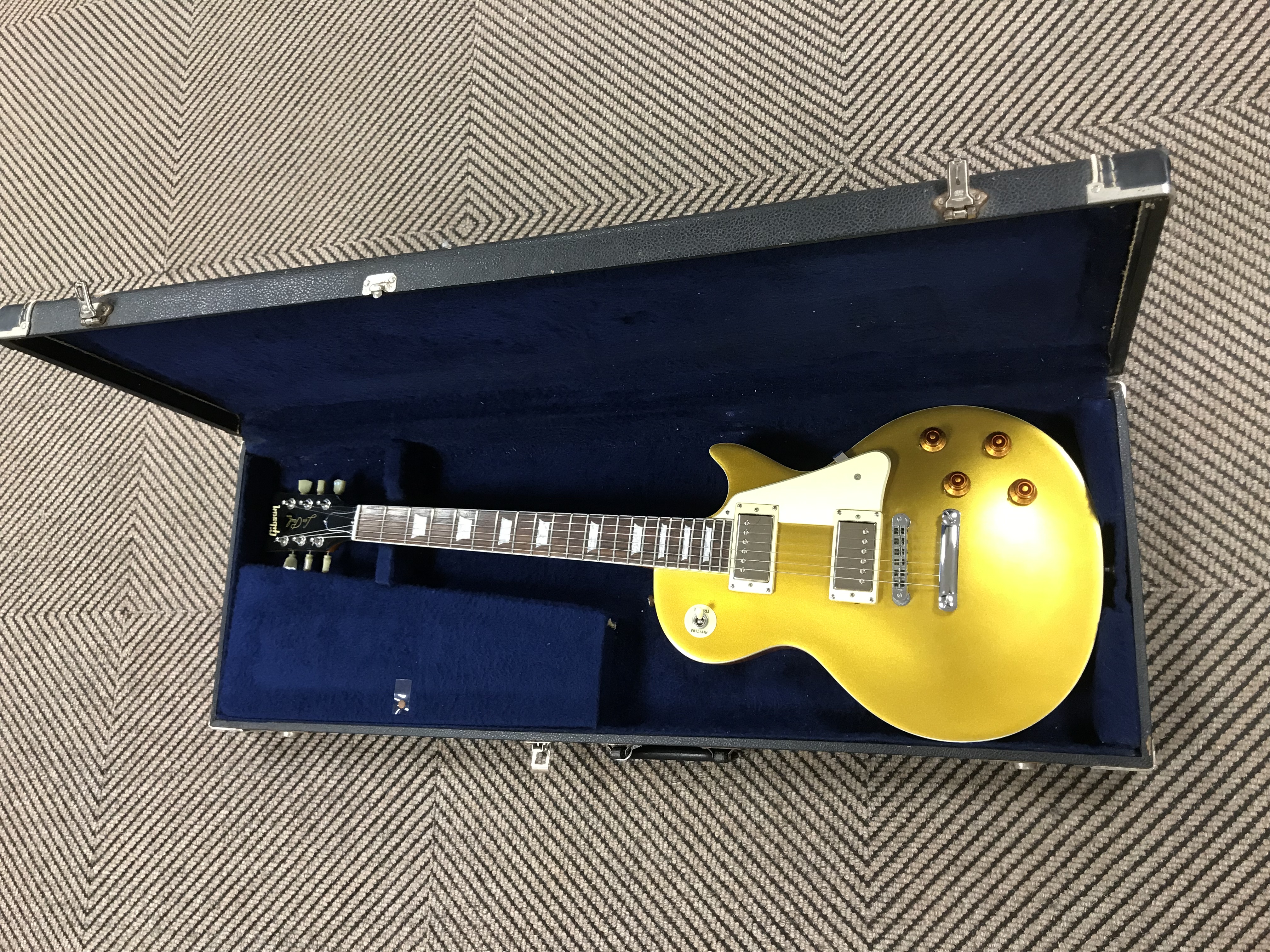 Gibson Les Paul metallic gold, white pickguard with trapezoid inlay ...