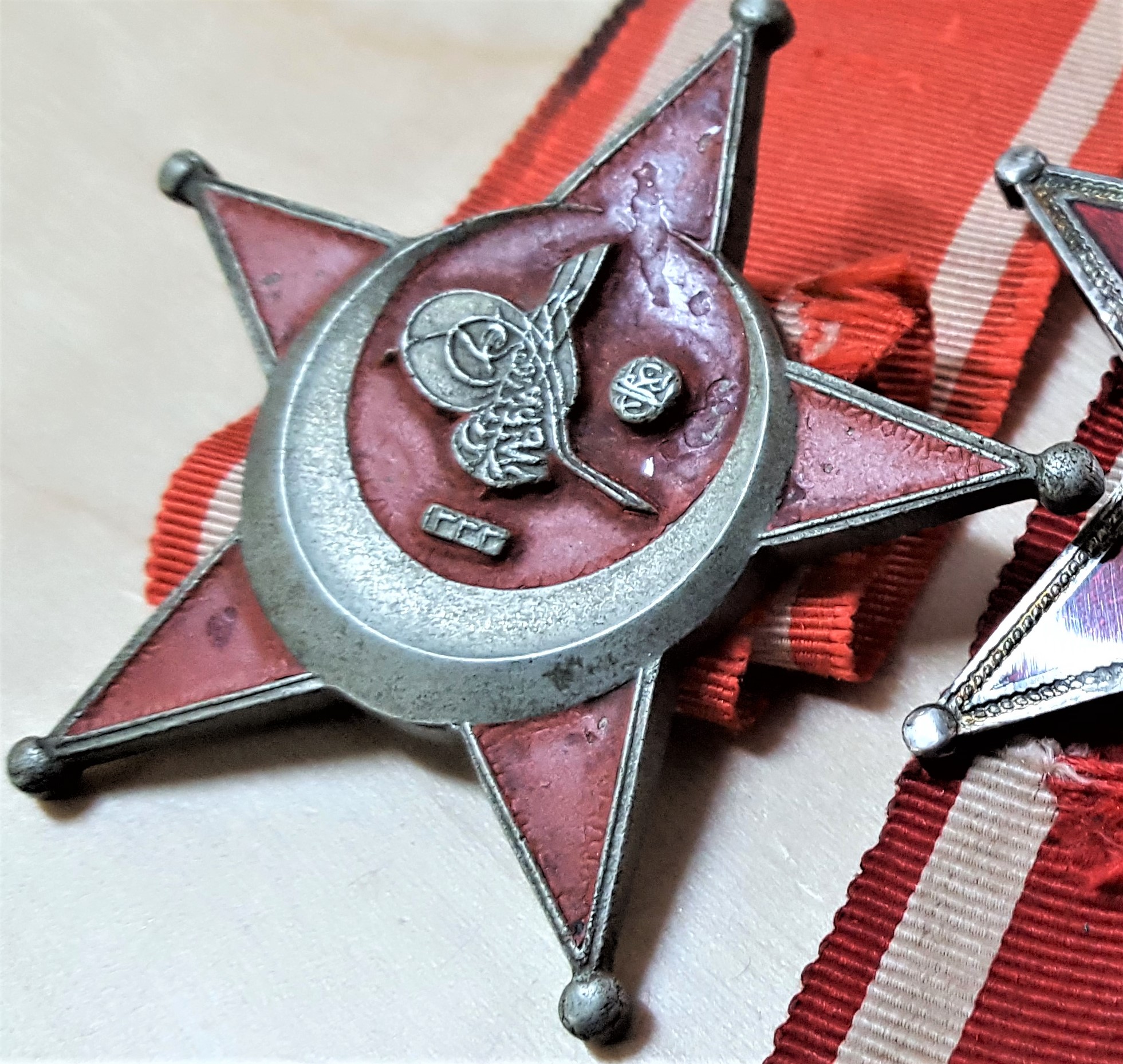 WW1 Ottoman Turkey Gallipoli Star medal/badge. Turkish issue, with hand painted enamel to face wi
