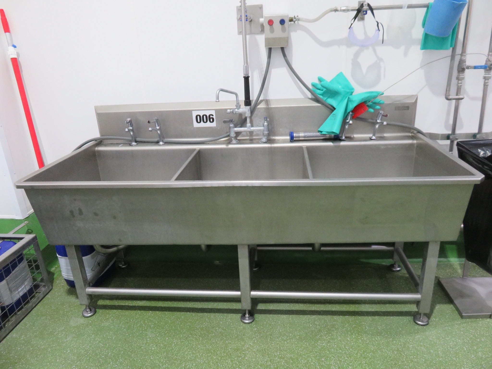 Syspal 3 station Sink with 3 sets of taps and splash back. S/s ...