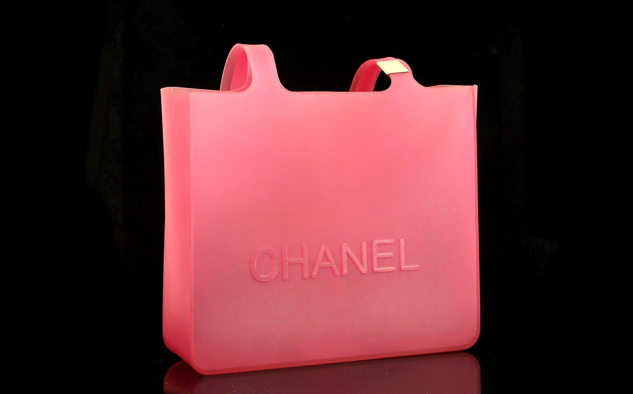 CHANEL JELLY RUBBER BAG, pink opaque rubber, emblazoned Chanel ...