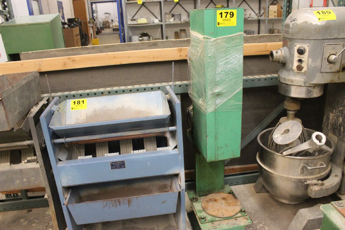 PLOOG MODEL M-100 MECHANICAL COMPACTOR, S/N 11085327, 10LB. X 18" CAPACITY