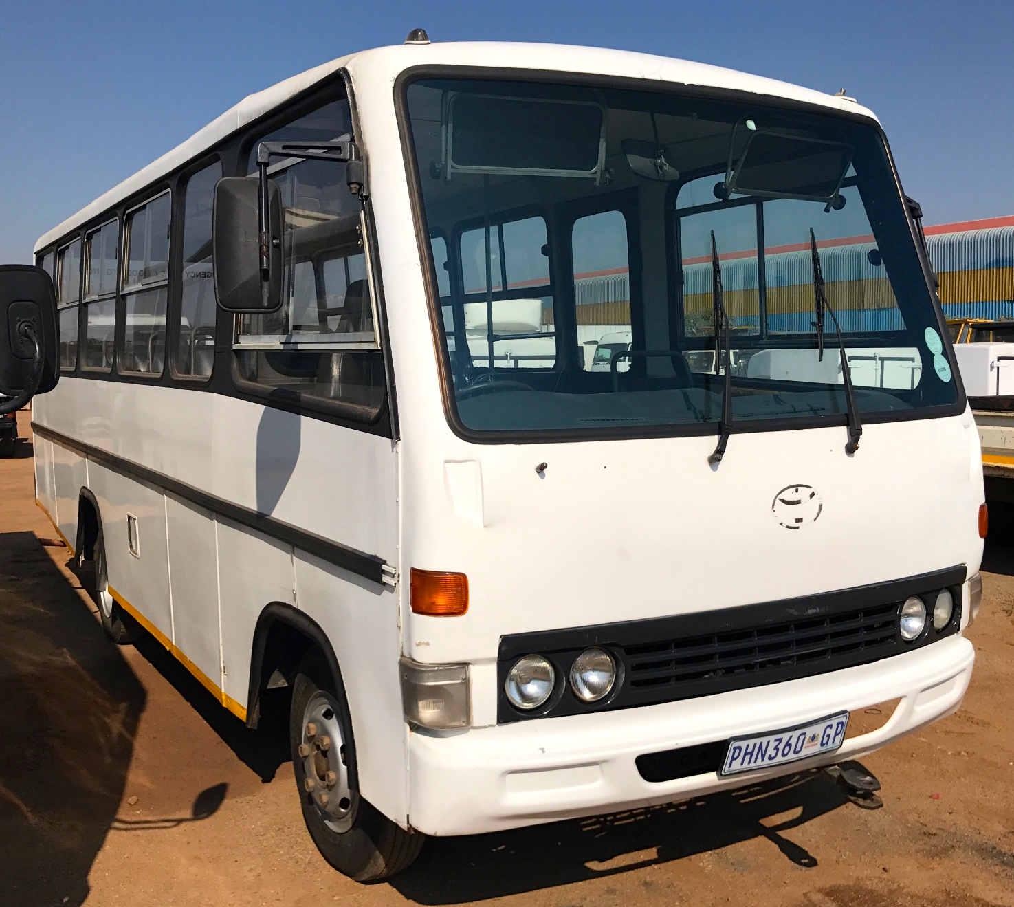 2003 TOYOTA DYNA 7-125 30 SEATER BUS - (PHN360GP)