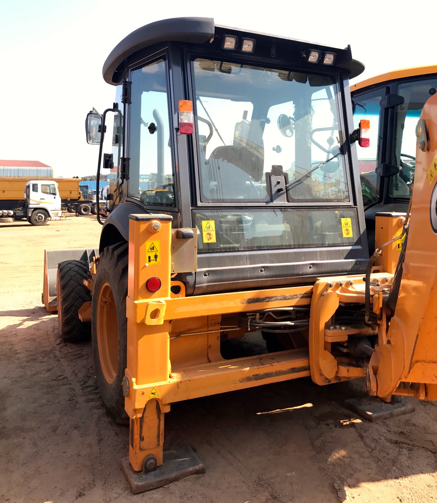 2016 CASE 570T 4X4 TLB - (NKJ0570TPEEM00525) (841 HRS)