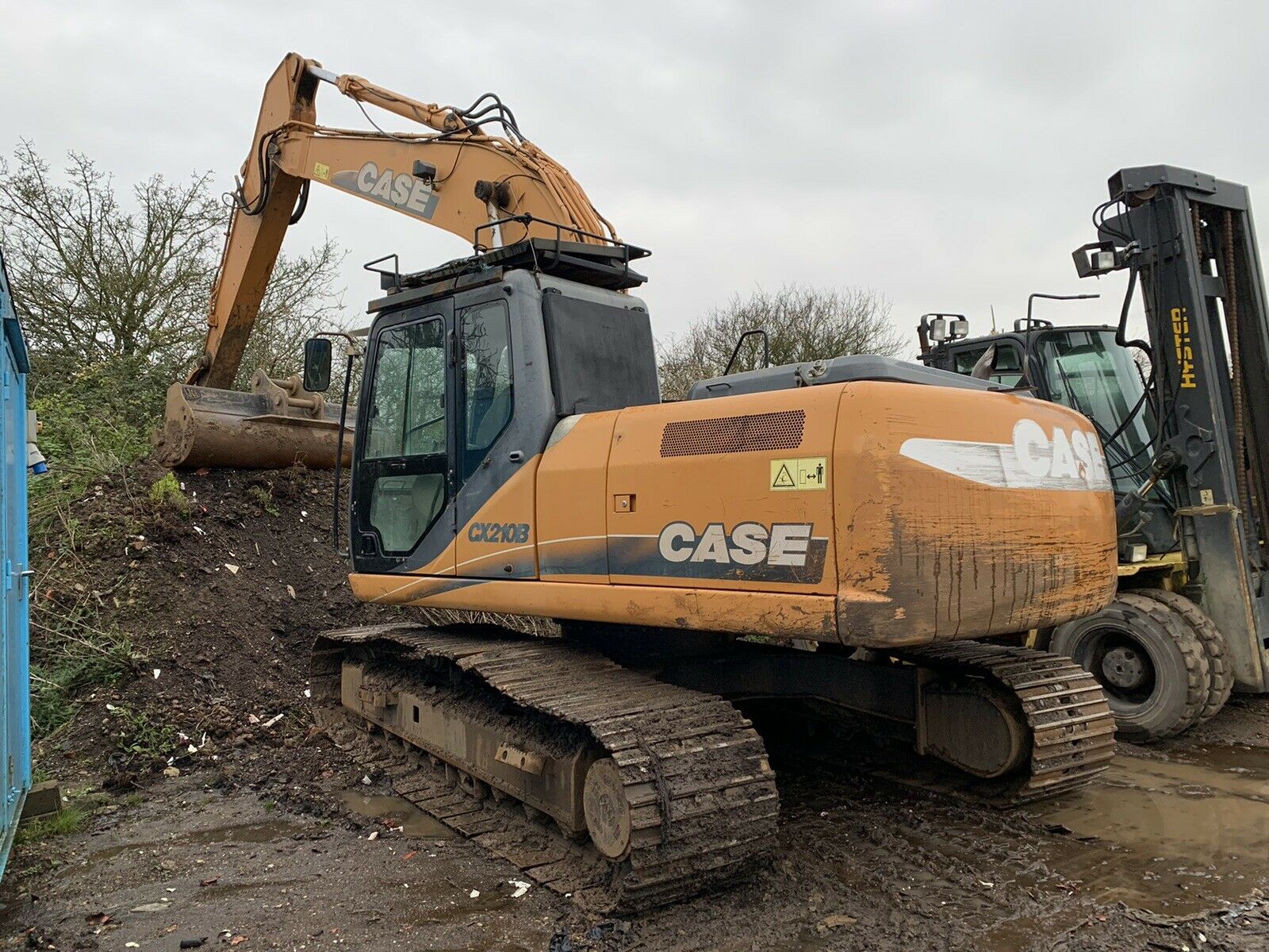 Case CX 210 Excavator Digger Year 2008. New, full under carriage and ...
