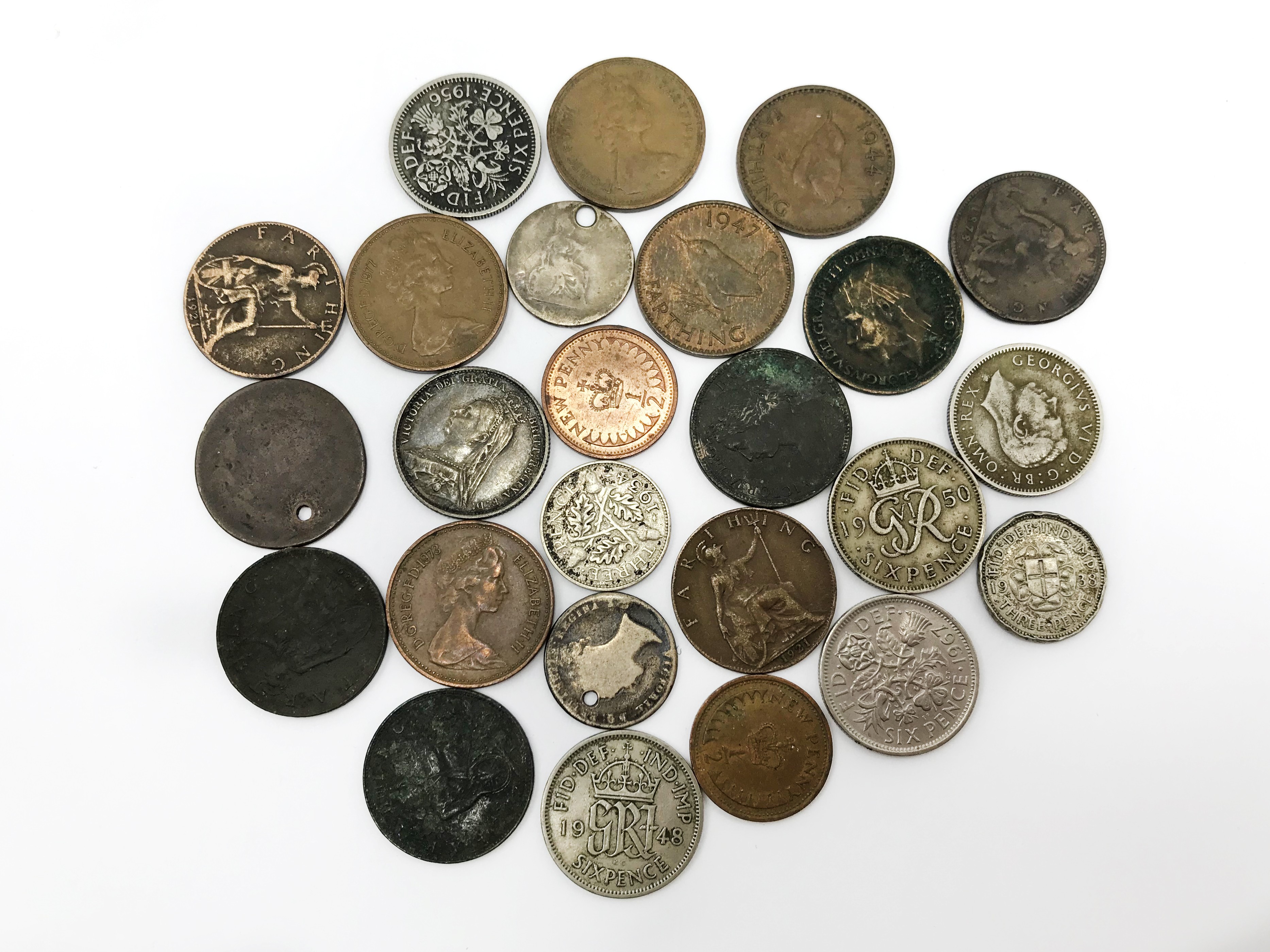 COLLECTION OF VARIOUS COINS IN A TIN