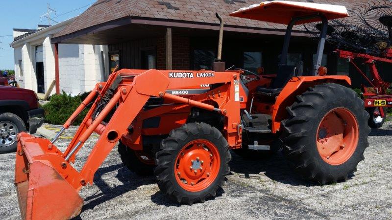 1998 Kubota M5400 tractor, 637 hrs!, FWD, LA1001 loader, 3 pt hitch ...