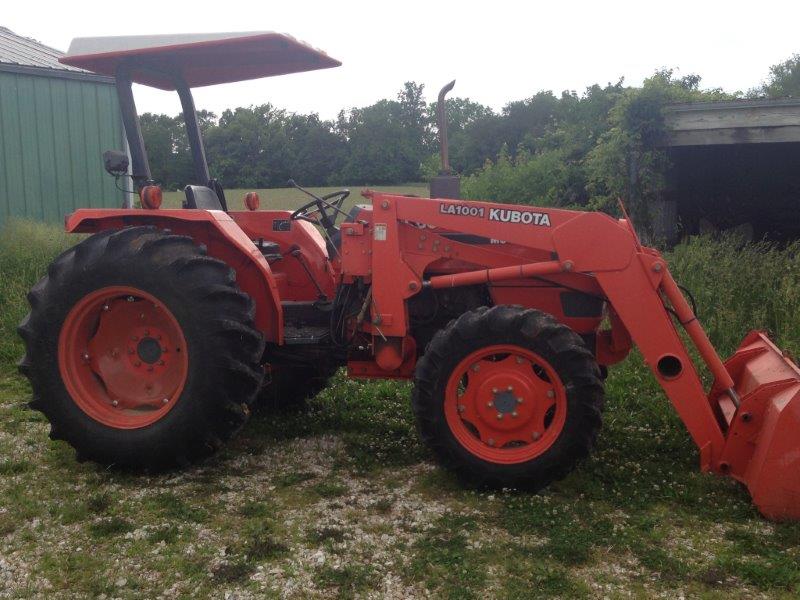 1998 Kubota M5400 tractor, 637 hrs!, FWD, LA1001 loader, 3 pt hitch ...