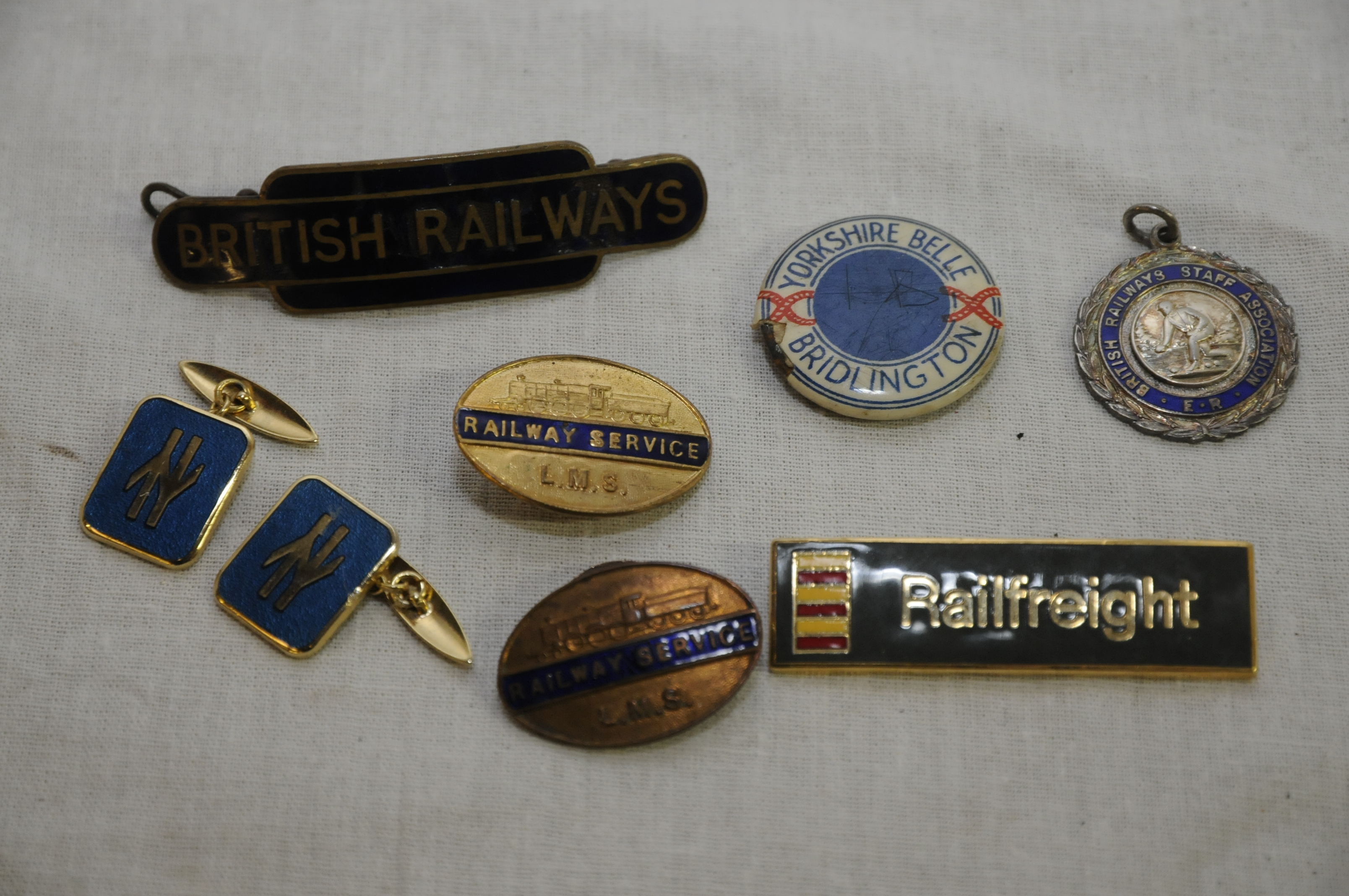 British Railways totem cap badge (A/F) LMS Railway Service badge (2) a ...