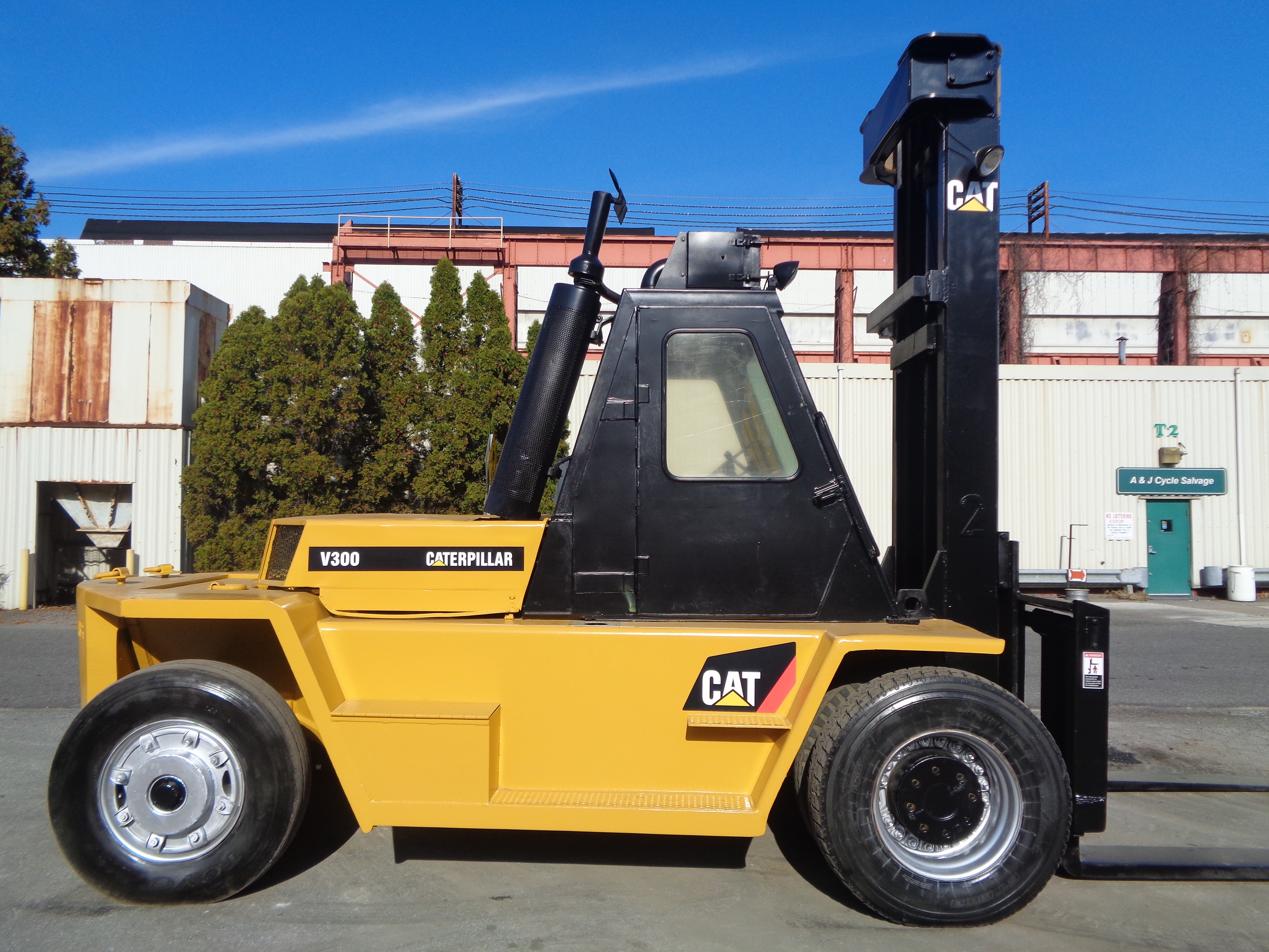 Make: Carerpillar Model: V300B Diesel Enclosed Cab Lifting Capacity ...