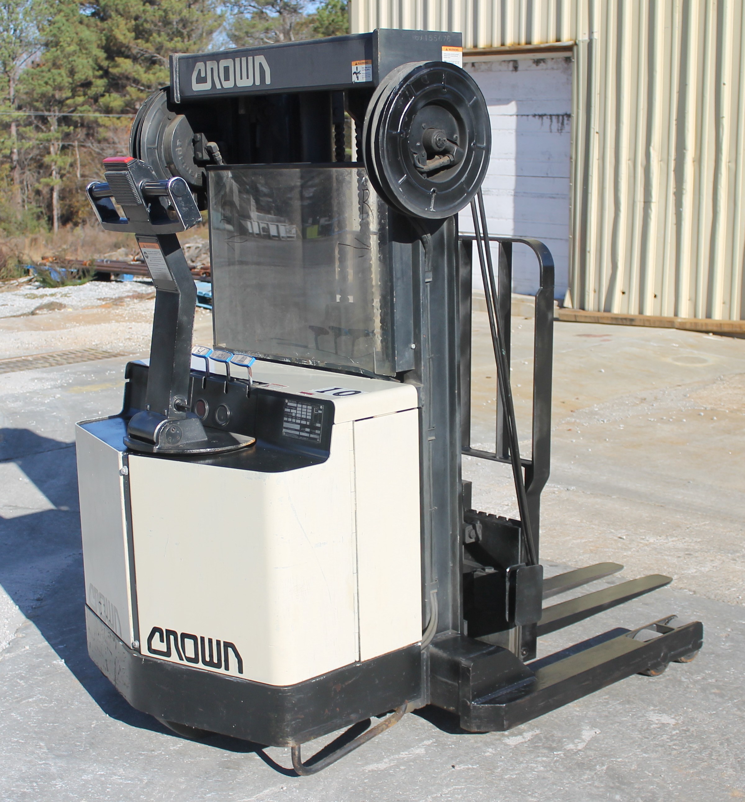 CROWN 2000 LBS CAPACITY WALKIE-STACKER, MODEL: 20WRTT CAPACITY: 2000 ...