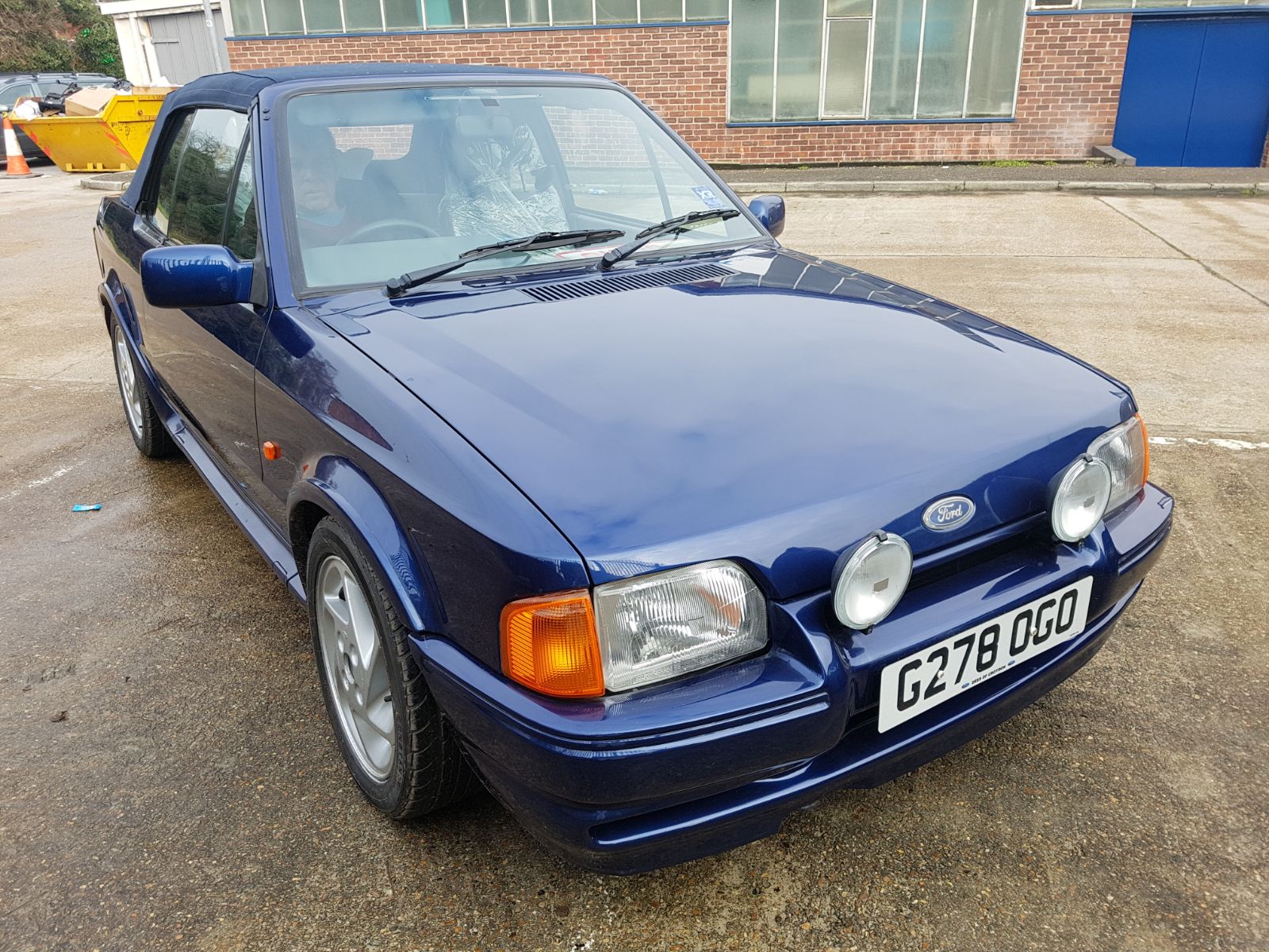 This iconic XR3i Cabriolet is a limited "all blue" edition (SE500). One ...