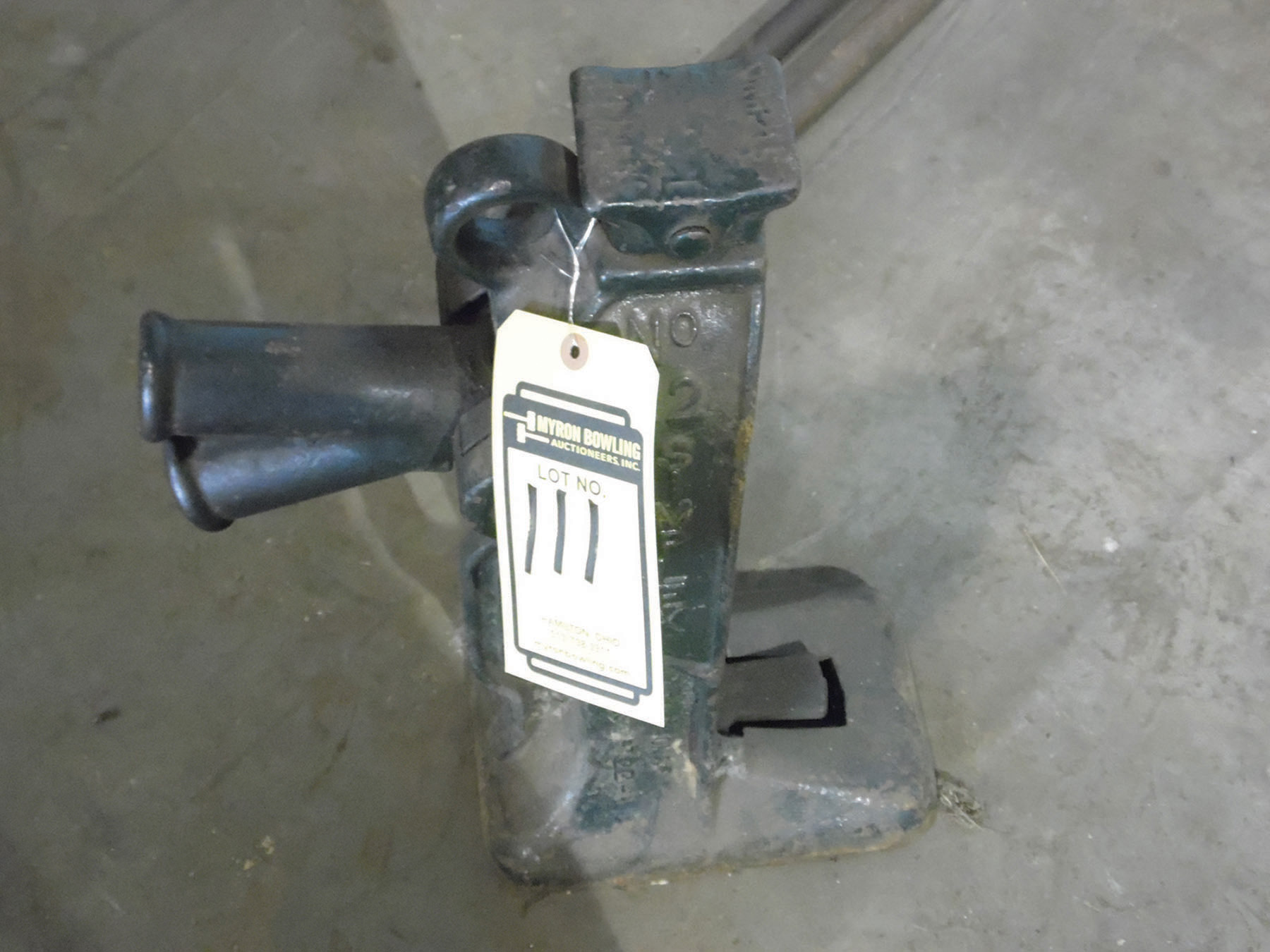 { Group of lots: 111, 112 } } } SIMPLEX NO 22 10-TON TOE JACK
