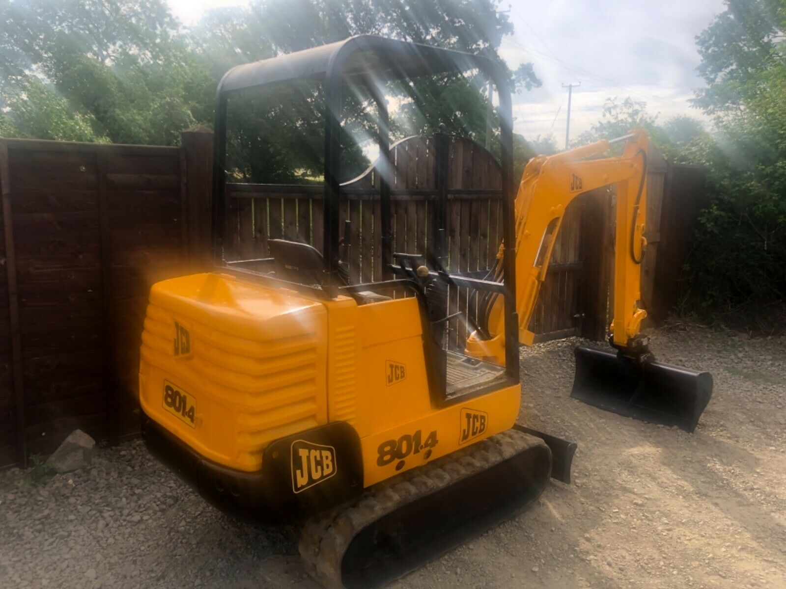 JCB 801 1.5T Digger 3 buckets New grading bucket New quick hitch All ...