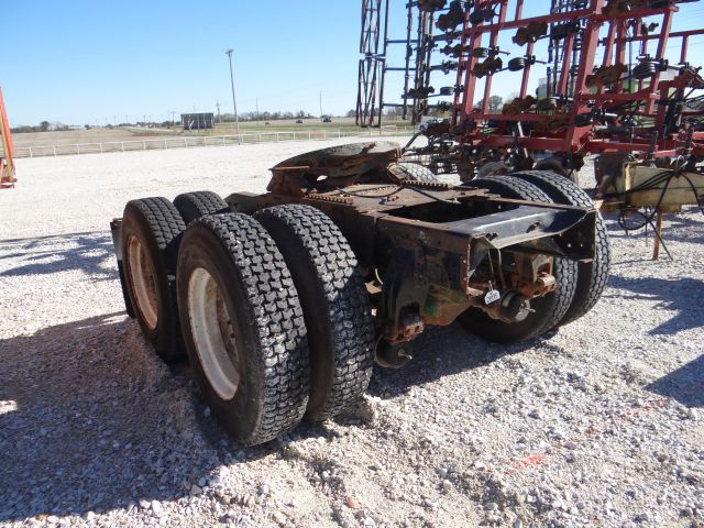 Semi Truck Cut Off Rear End w/Peterbilt Airlift Suspension