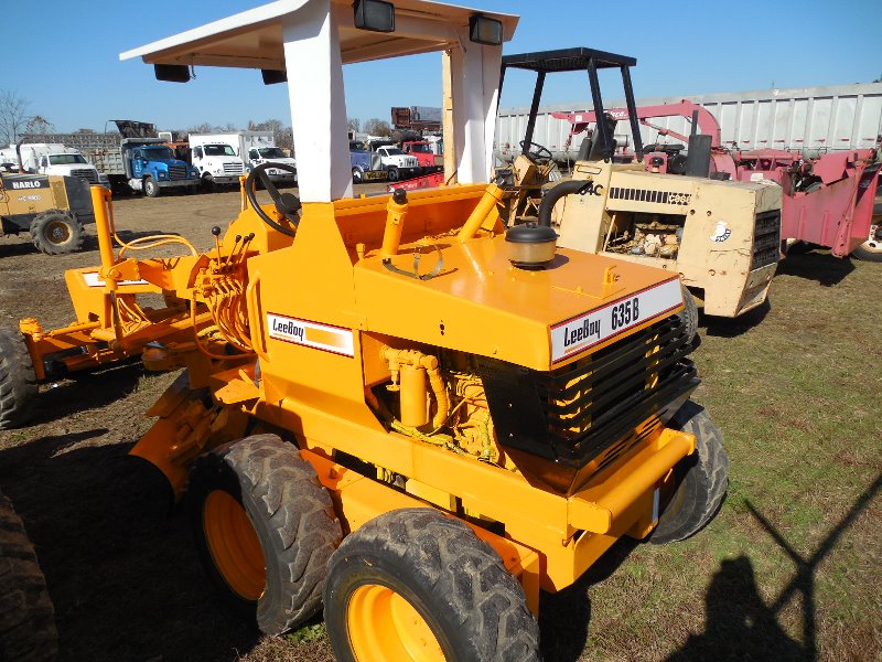 Leeboy 635 mini motorgrader mid and front blades 7903 hrs showing