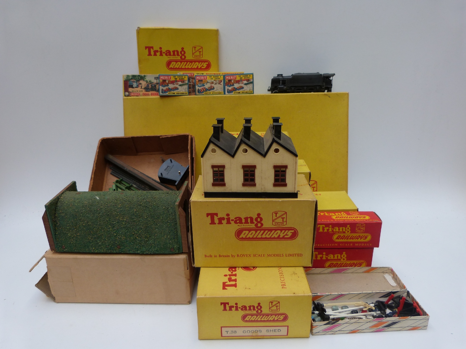 Twelve Tri-ang TT gauge buildings and track packs including station set ...