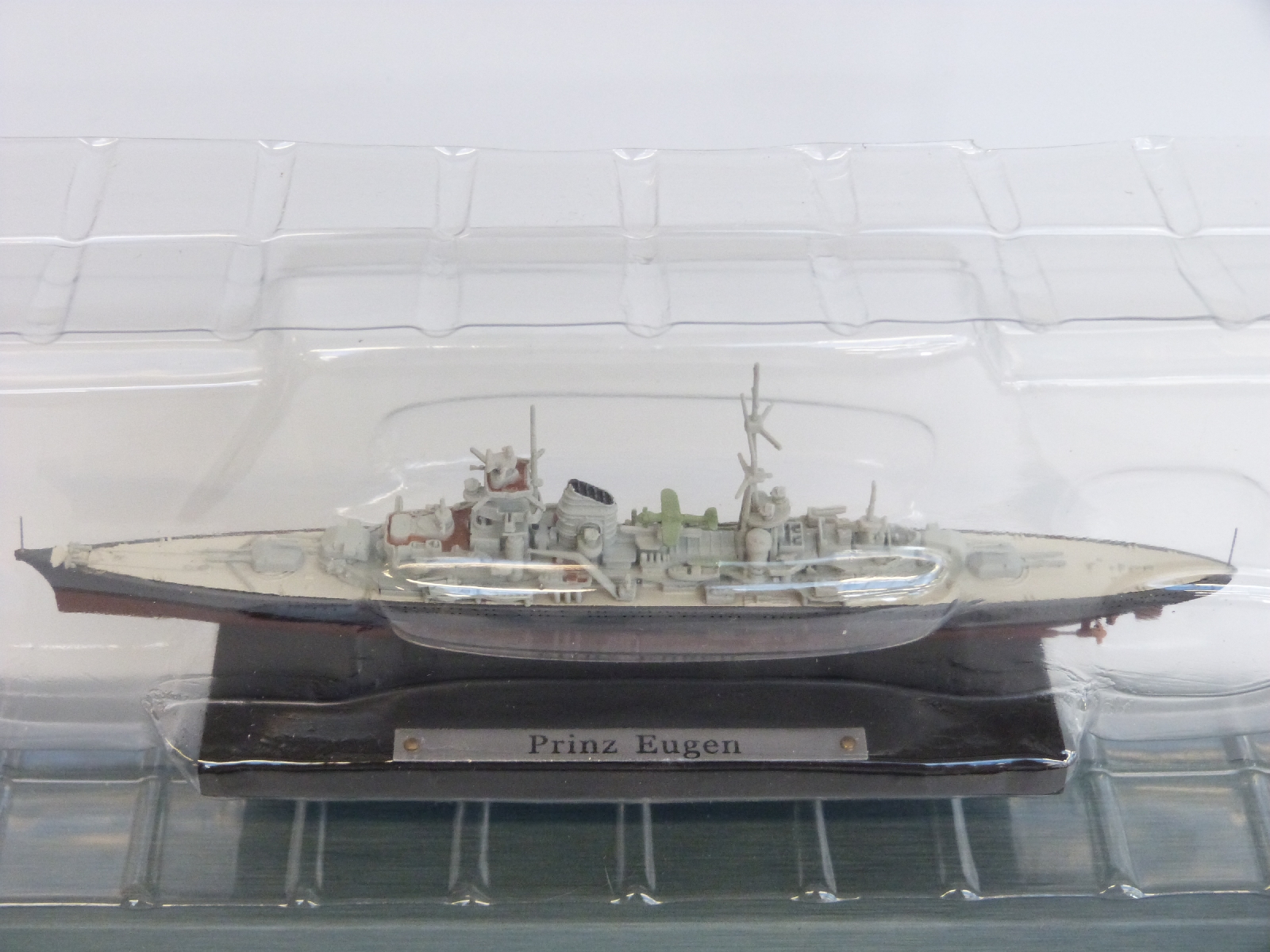 Twelve Atlas Editions diecast model ships, all in original boxes.