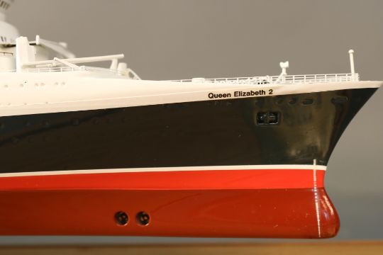 Cased Ship Model of Ocean Liner QE2 Ship model of the Cunard Ocean ...