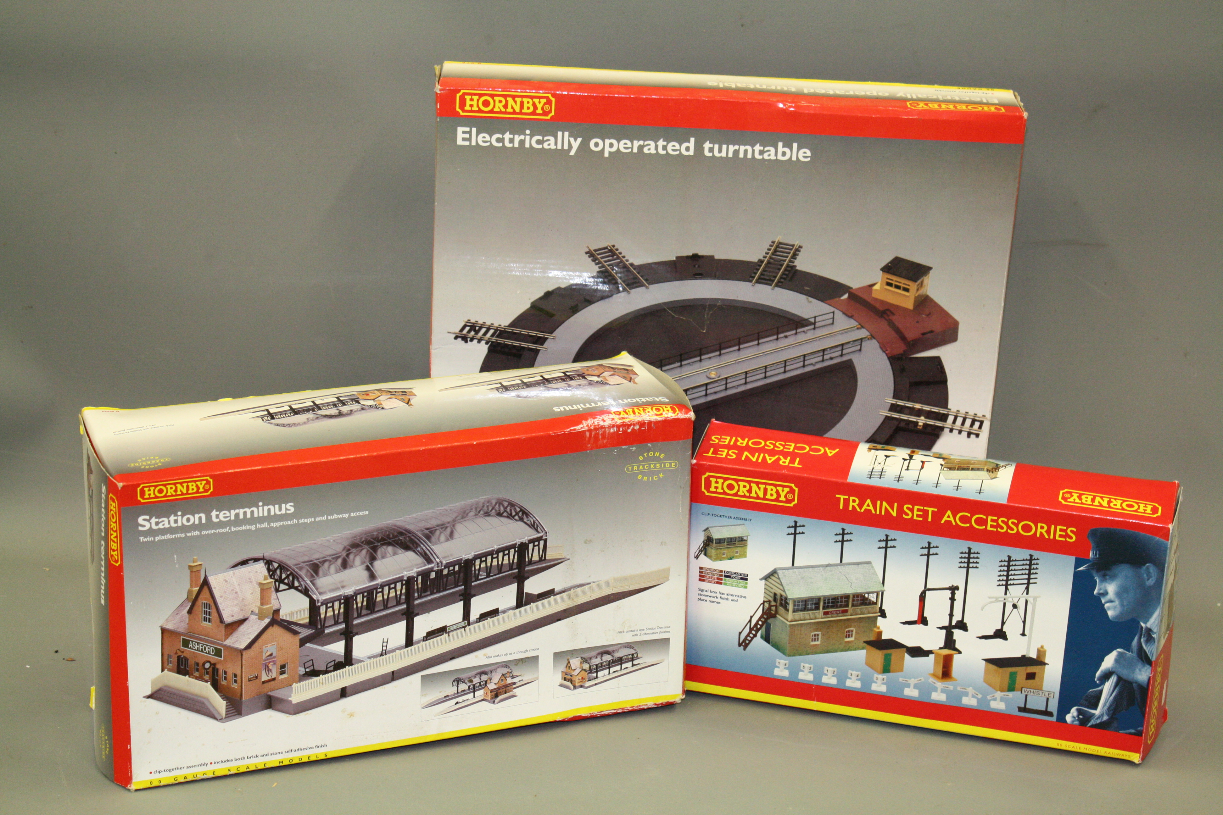 HORNBY TRAIN SET ACCESSORIES, boxed; HORNBY STATION TERMINUS, boxed ...