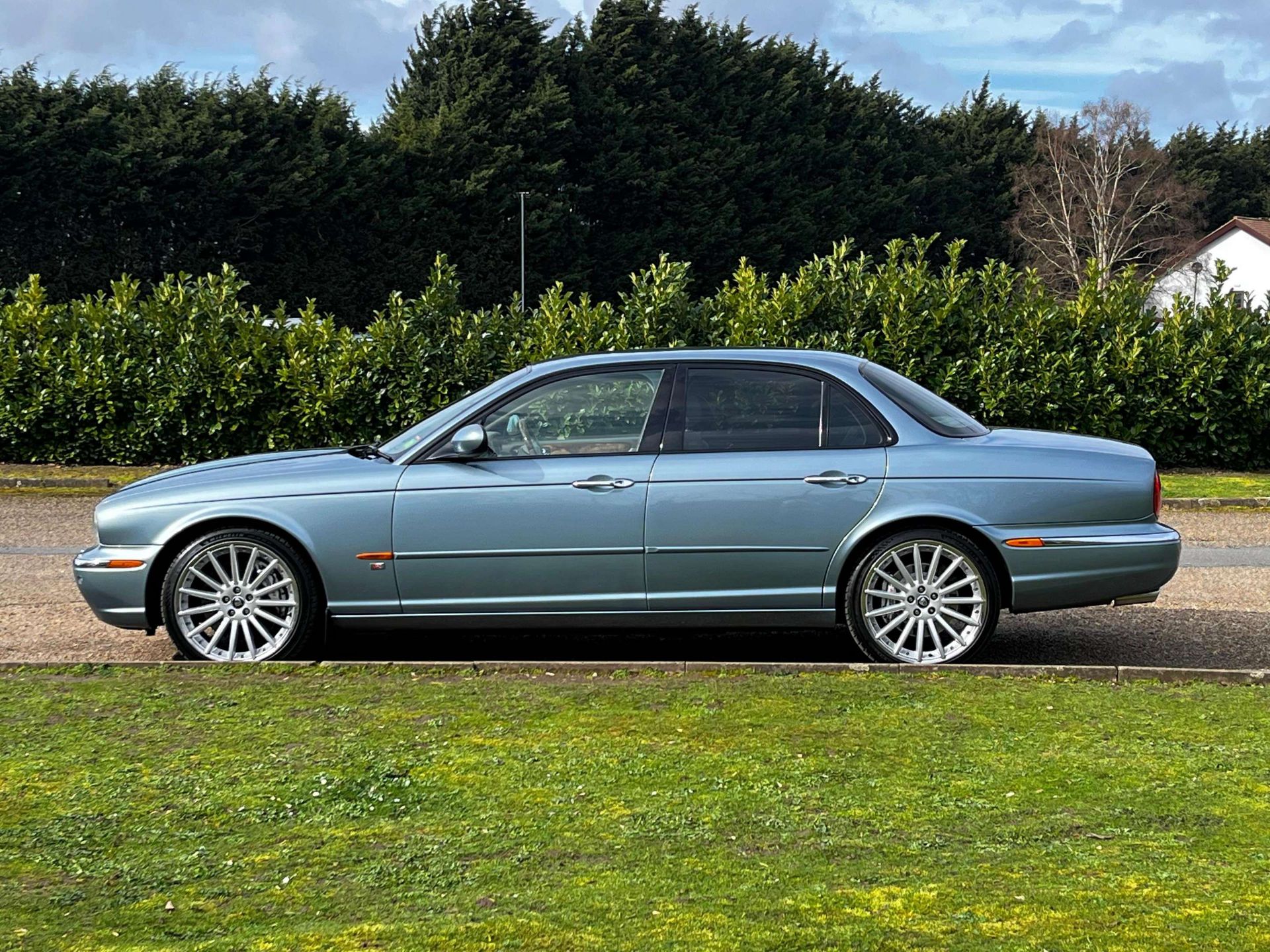 Make & Model:Jaguar , XJR V8 Date of Reg:HF03YLG Colour:Blue cc:4196 ...