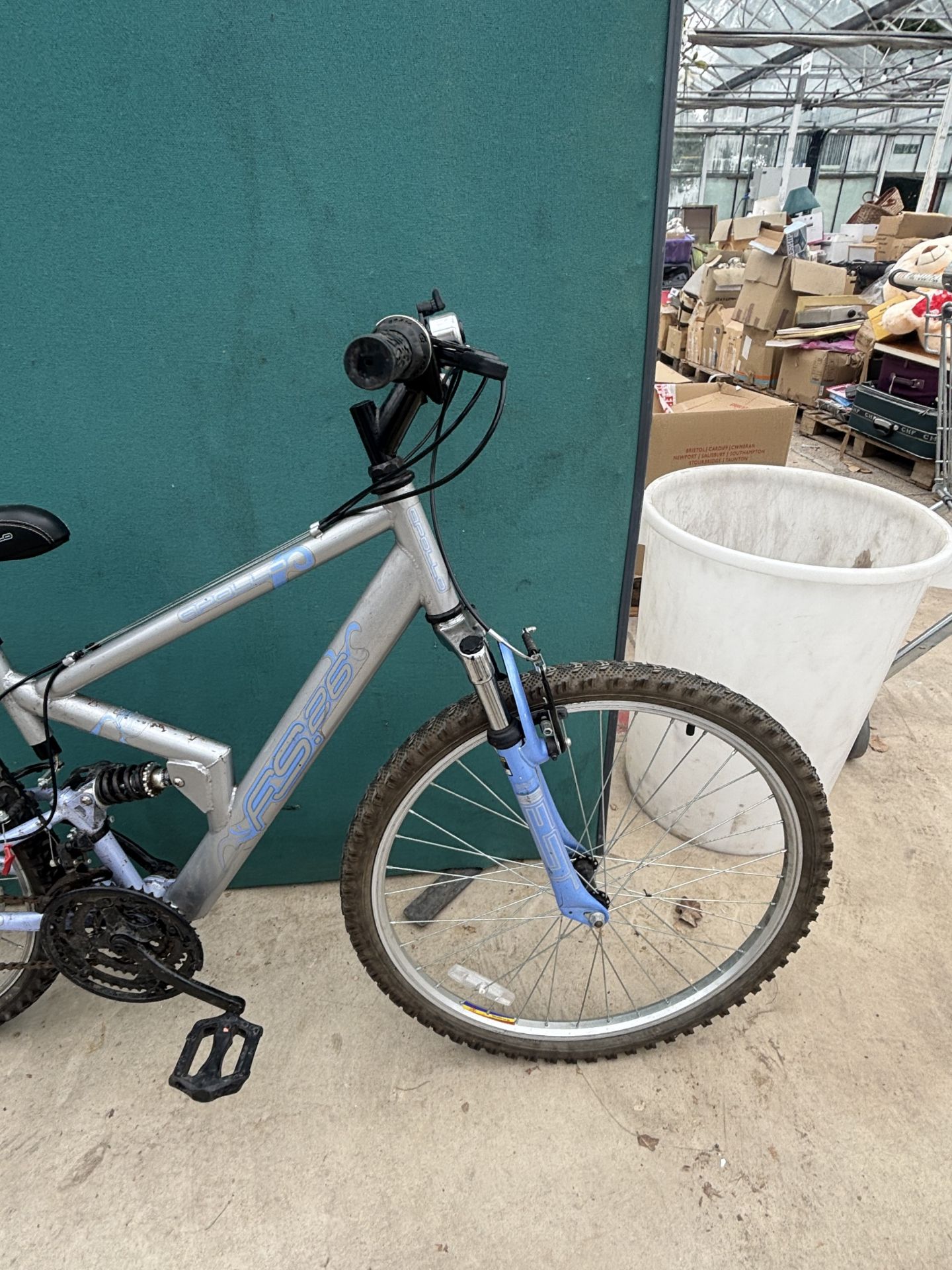 AN APOLLO FS26 BIKE WITH FRONT AND REAR SUSPENSION AND 18 SPEED GEAR SYSTEM