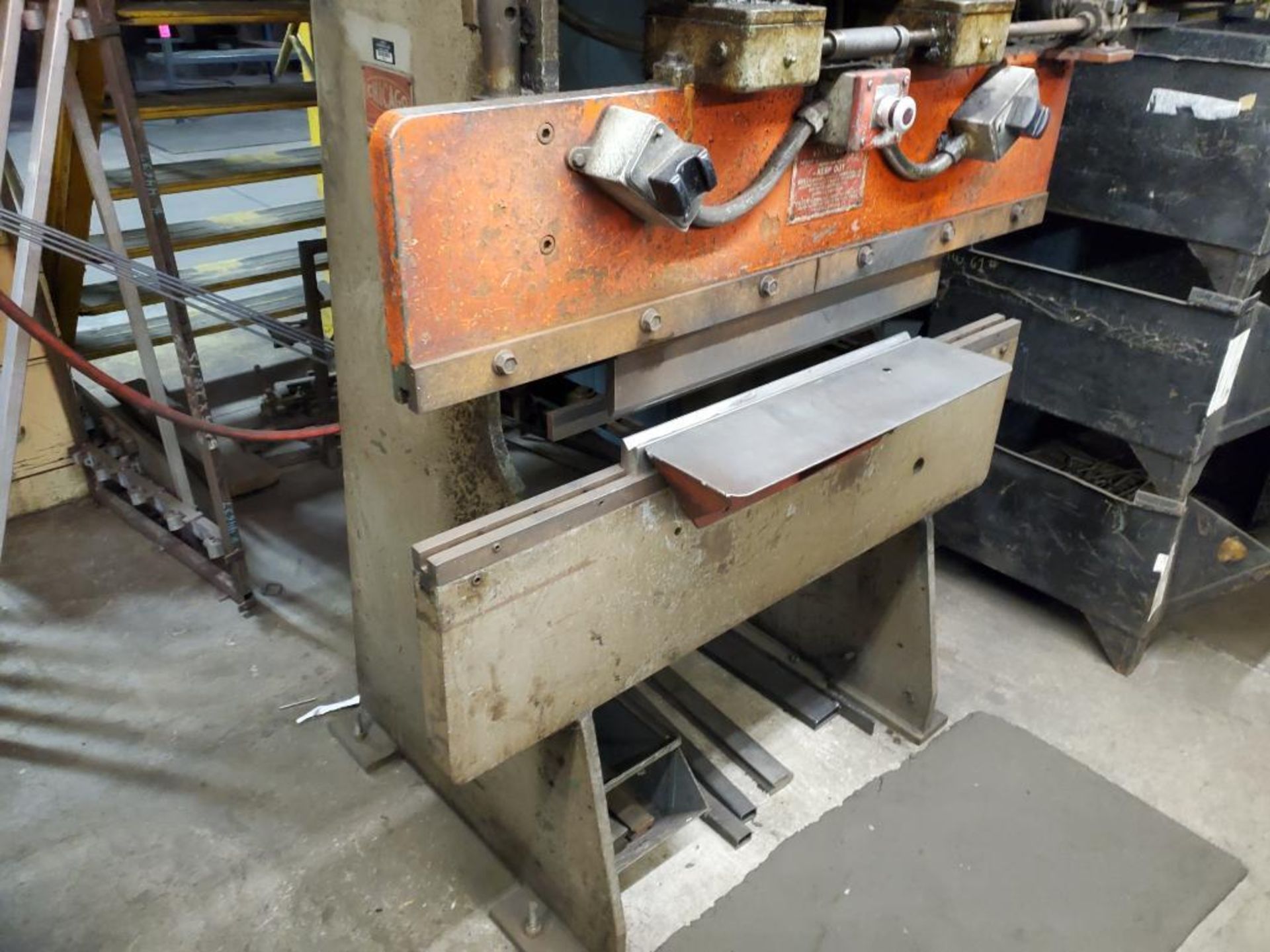 15 ton Chicago Dries & Krump press brake. 48in bed. Model 135. Serial L ...