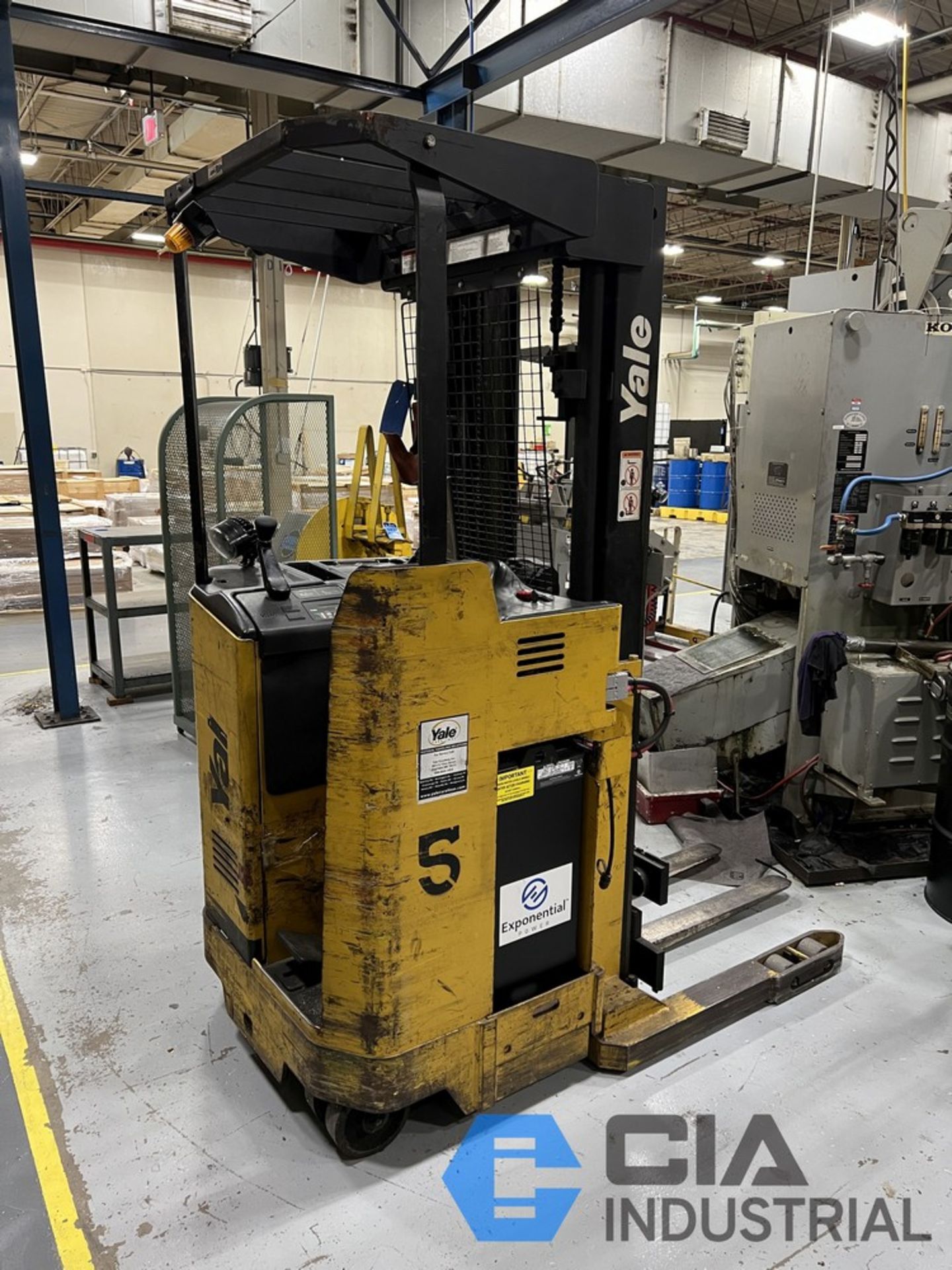 4,000 LB. YALE MODEL NS04ADNS24TE089 SOLID TIRE 24 VOLT STAND UP REACH ...