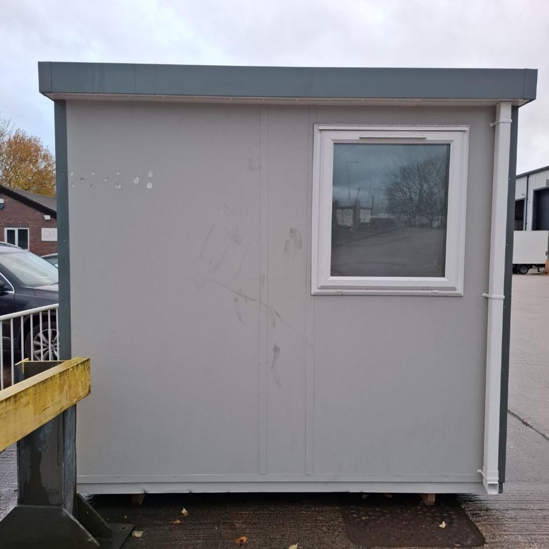 MODULAR PORTAKABIN 25 FT X 10 FT FINISHED IN LIGHT GREY PLASTISOL WITH ...
