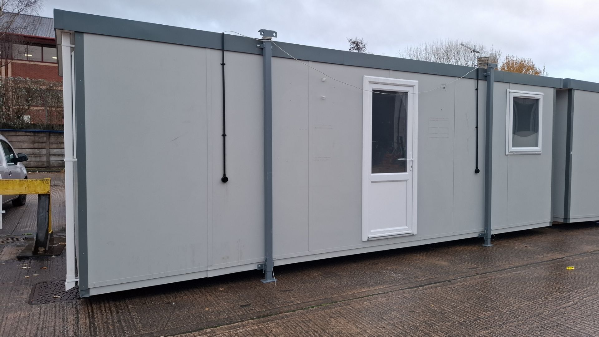 MODULAR PORTAKABIN 25 FT X 10 FT FINISHED IN LIGHT GREY PLASTISOL WITH ...