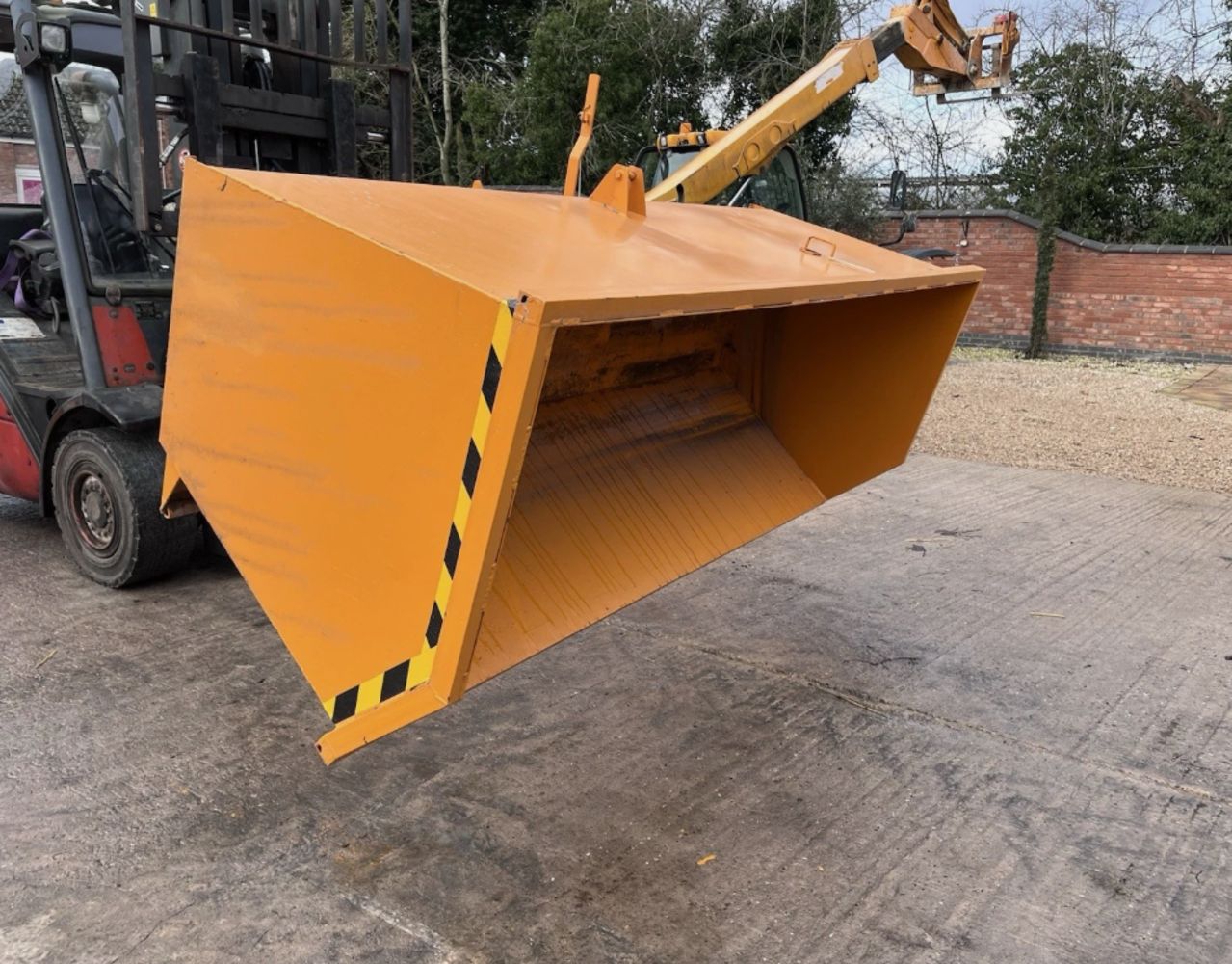 EAMA Group | SITE CLEARANCE - DIGGERS, FORKLIFTS, AGRICULTURAL ...