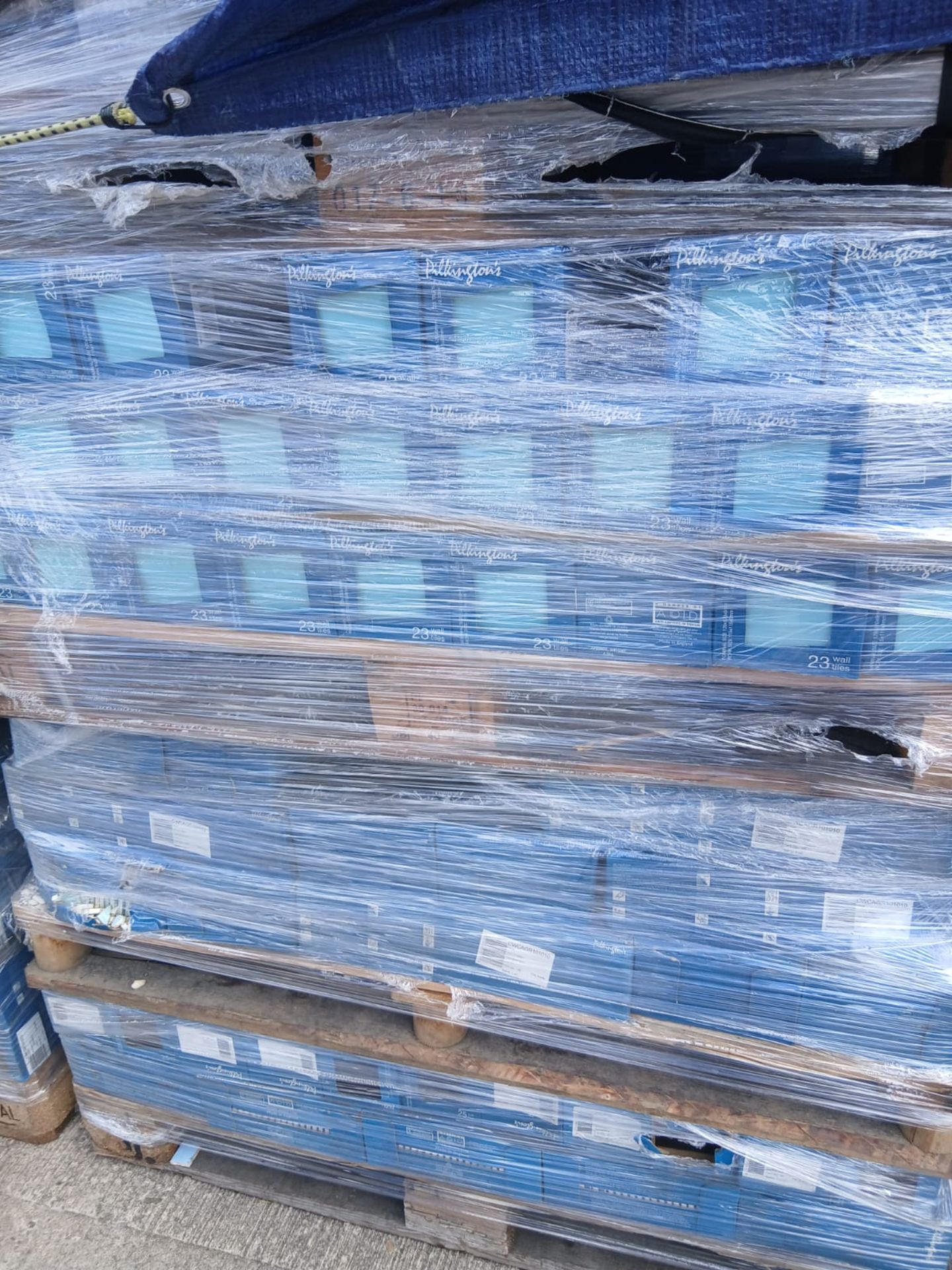ONE PALLET OF TILES (T1.136 - JIVE ZESTY)SIZE 150MM X 150MM26 BOXES (1 ...