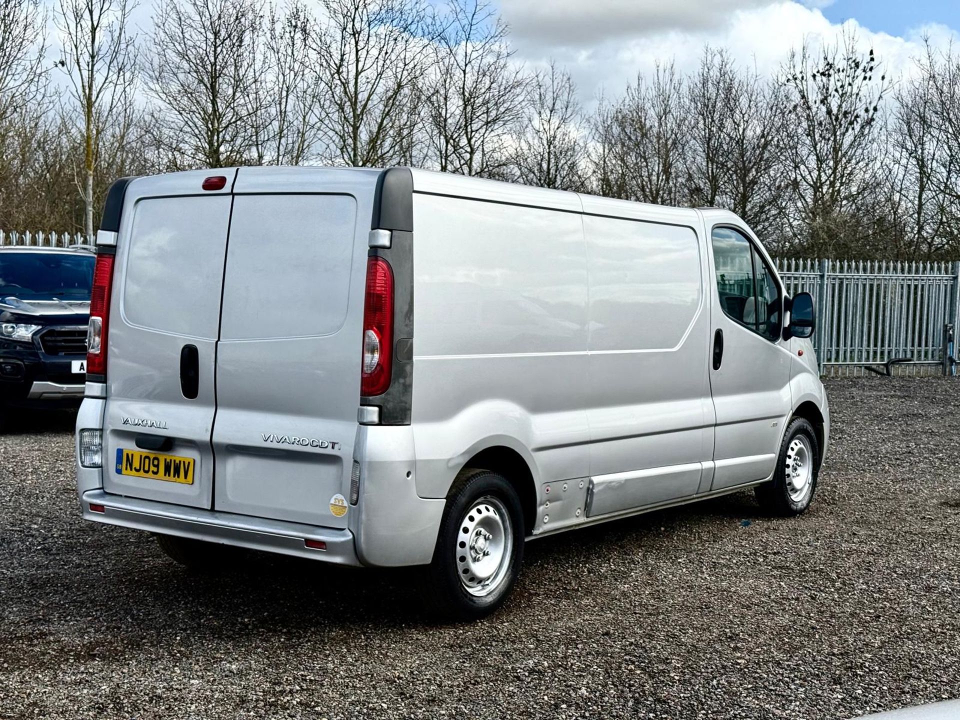 ** ON SALE ** Vauxhall Vivaro Sportive 2.0 CDTI 115 LWB 2009 '09 Reg ...