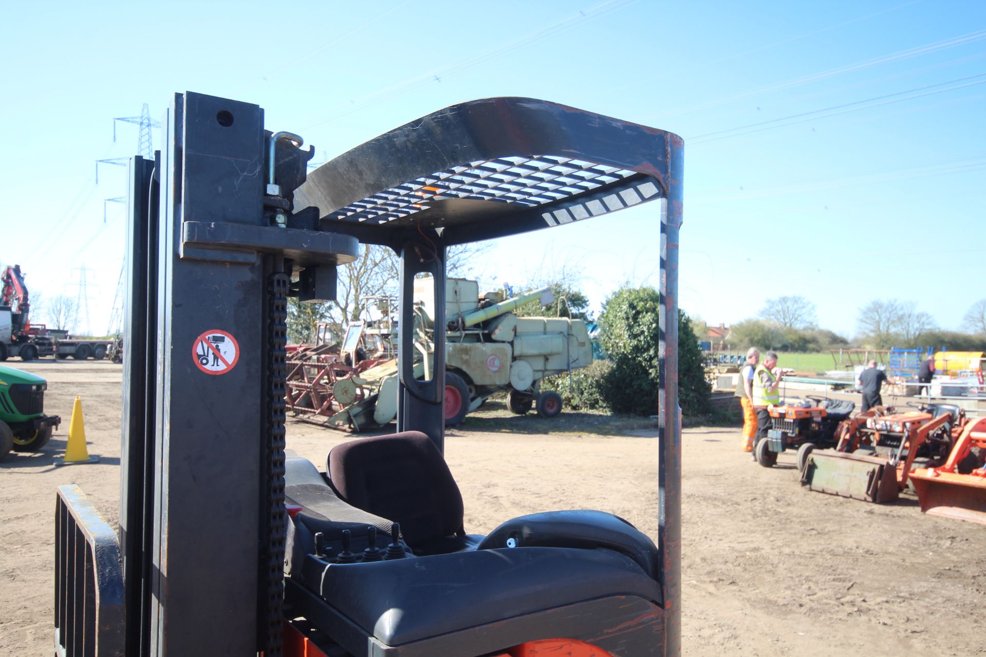 Linde Lansing R14 Active electric reach forklift. 7,060 hours. With ...