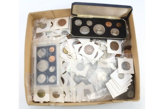 World base metal coins, a large quantity including a couple of sets.