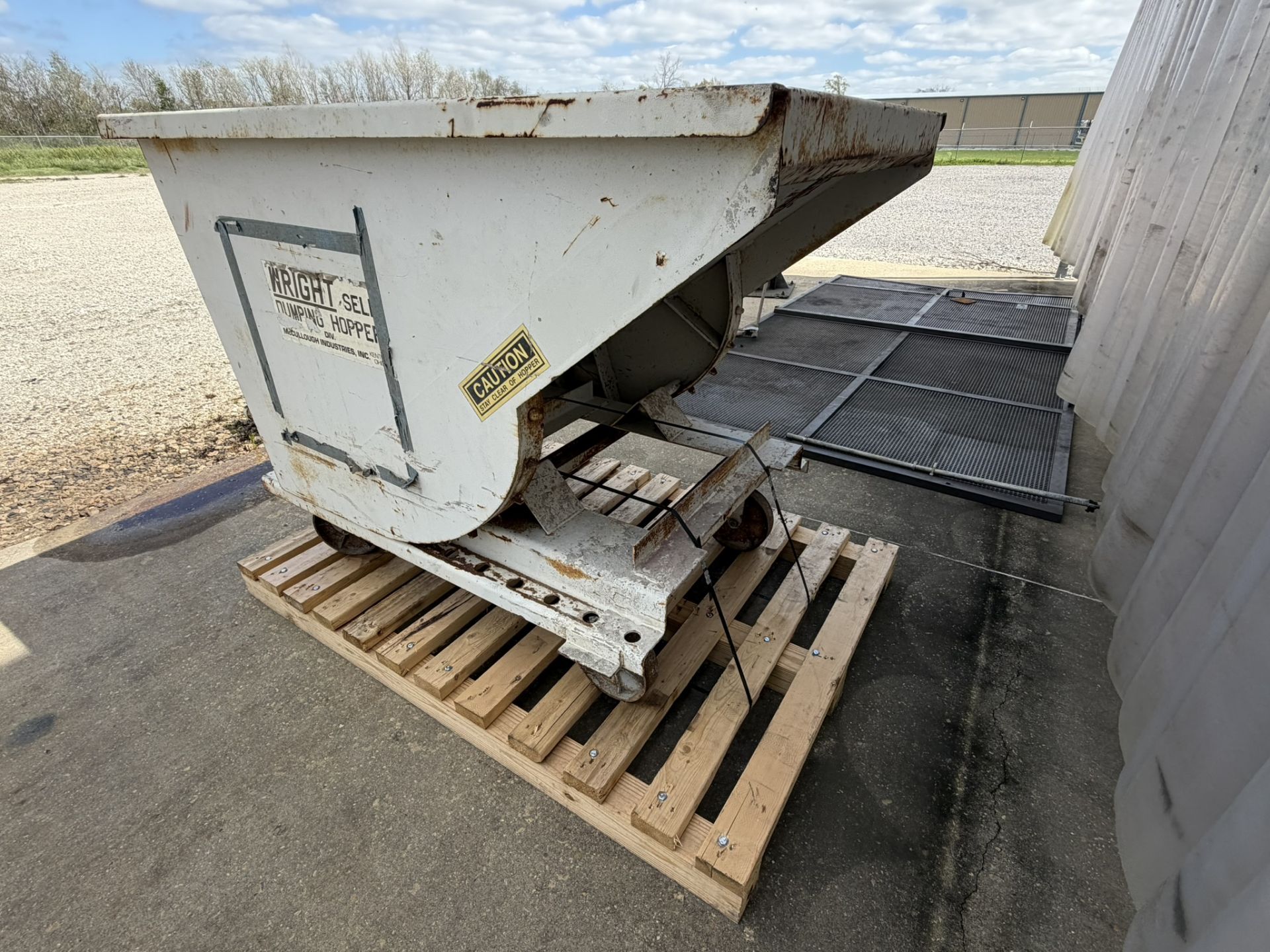 Wright Self Dumping Hopper