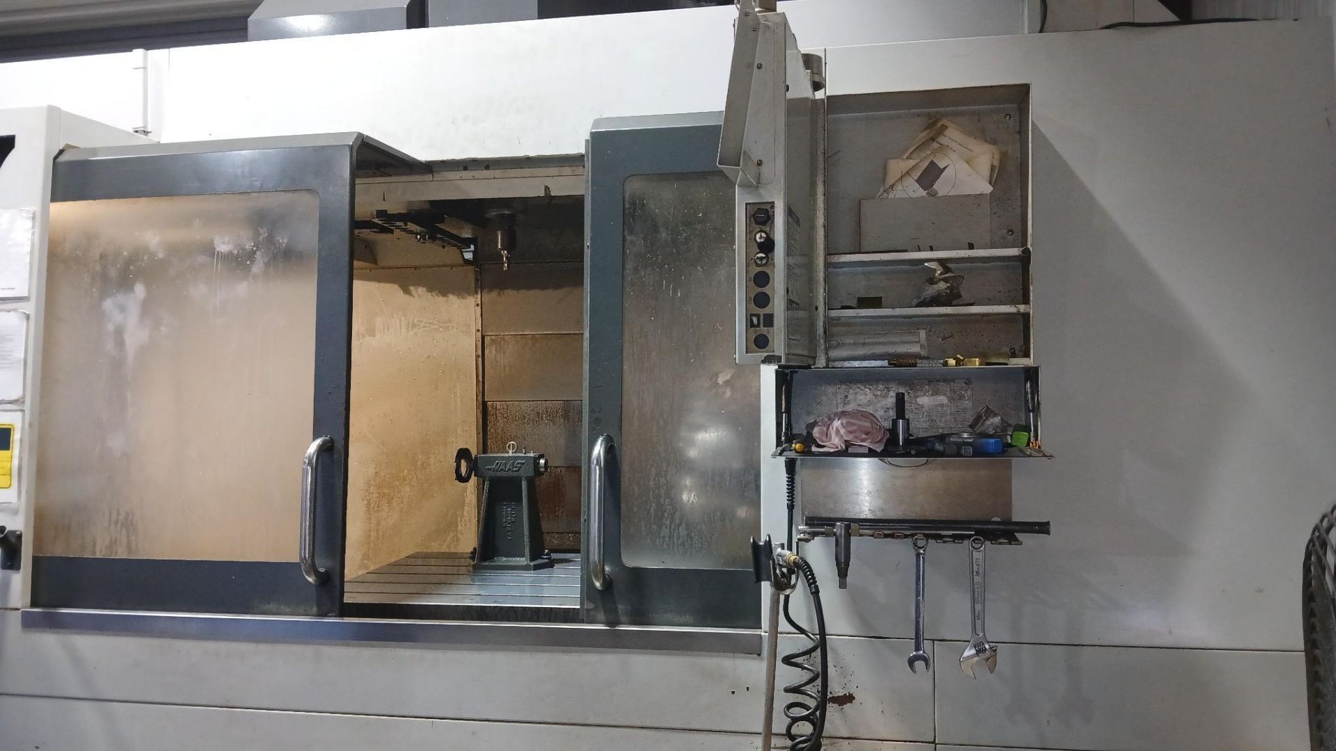 2014 HAAS VF-6 WITH 4TH AXIS ROTARY TABLE; HRT-310; SN:1119109 TRAVELS ...
