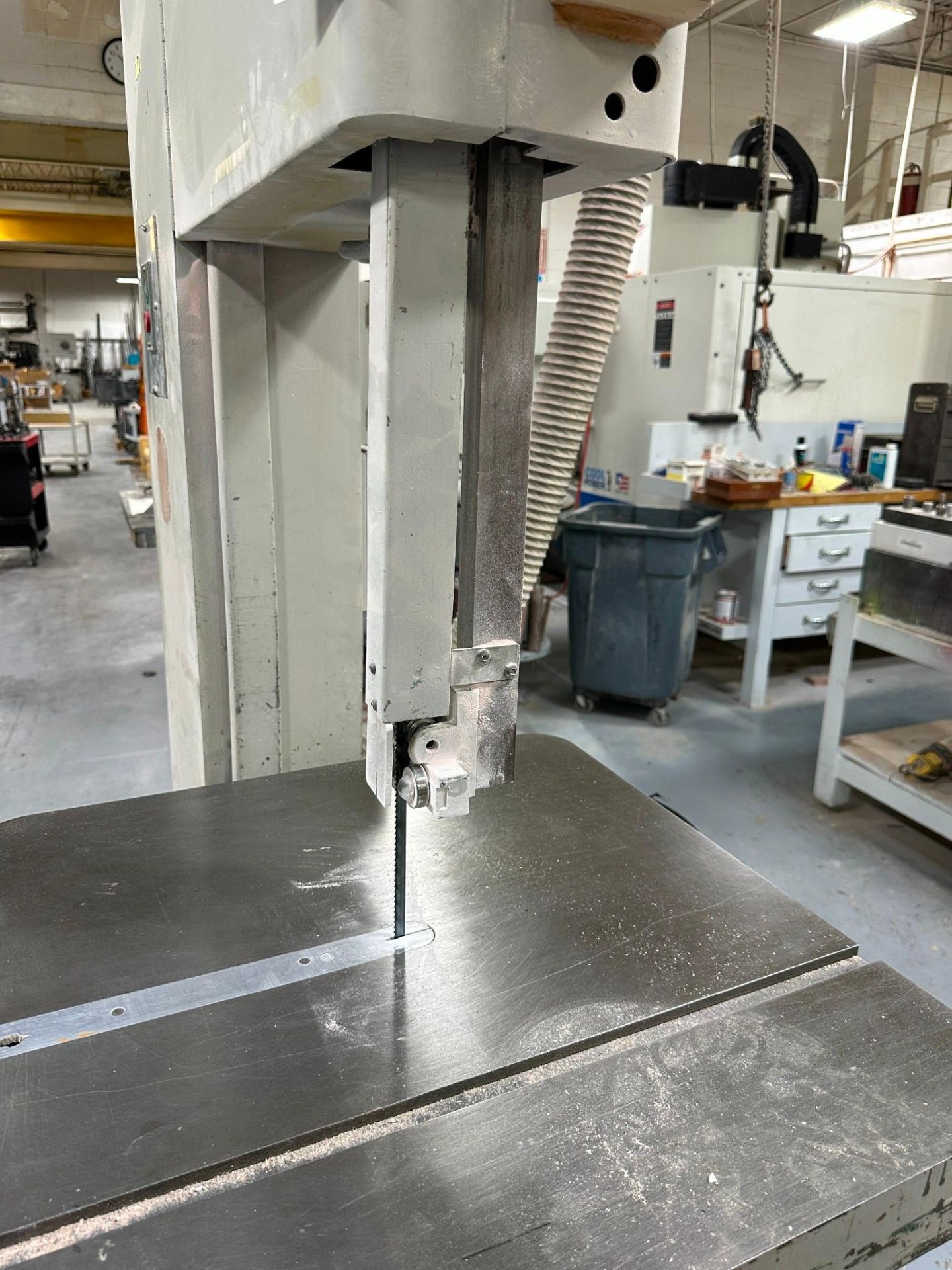 POWERMATIC 20-INCH VERTICAL BAND SAW MODEL NO. 81 S/N 98129 Loading Fee ...