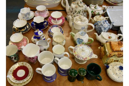 A SELECTION OF 10 DECORATIVE TEAPOTS, TO INCLUDE - SADLERS, ASHLEY ...