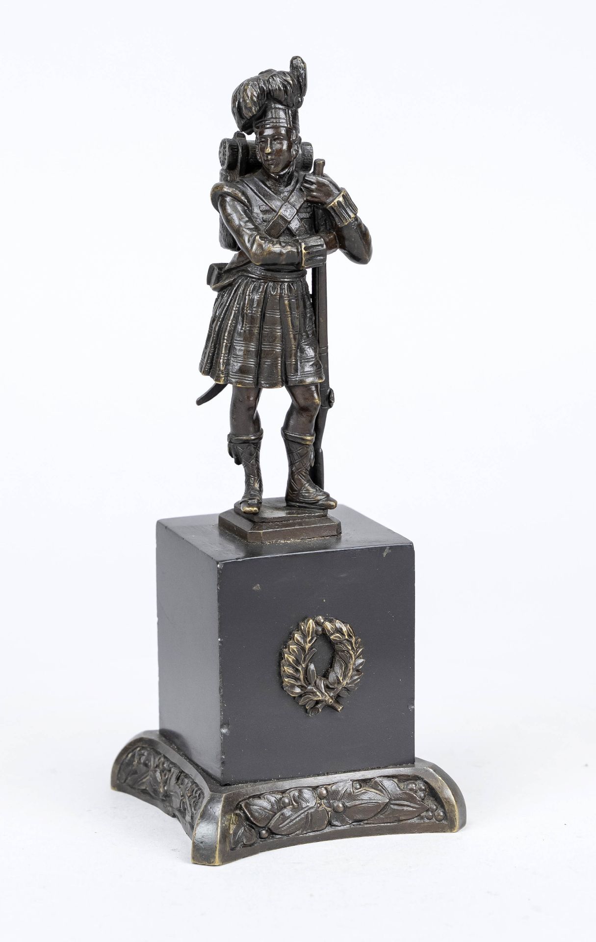 Unbekannter Bildhauer des 19. Jh., kleine Statuette eines schottischen ...