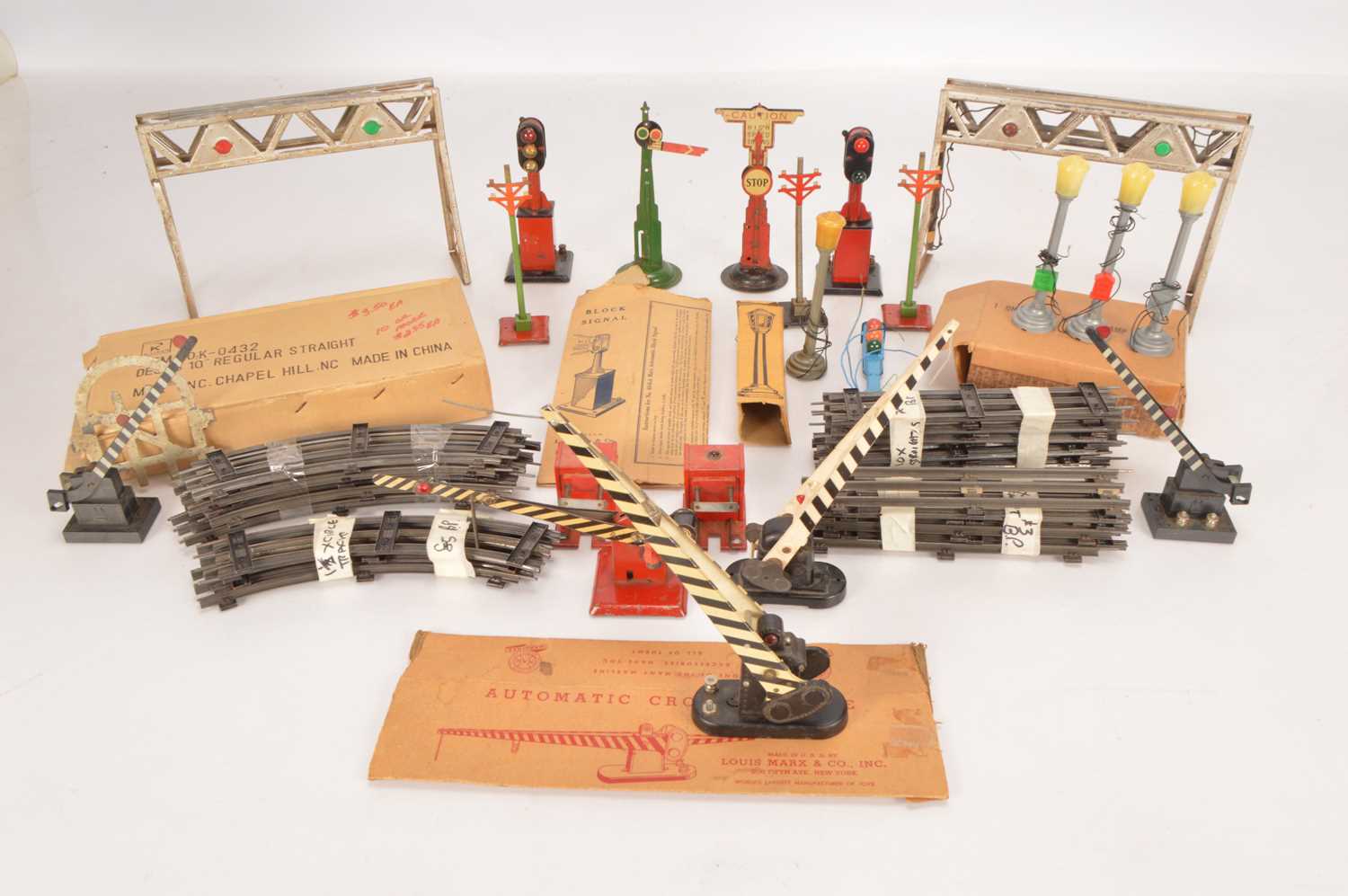 Marx & Other Manufacturers 0 Gauge Railway Trackside Accessories (qty ...