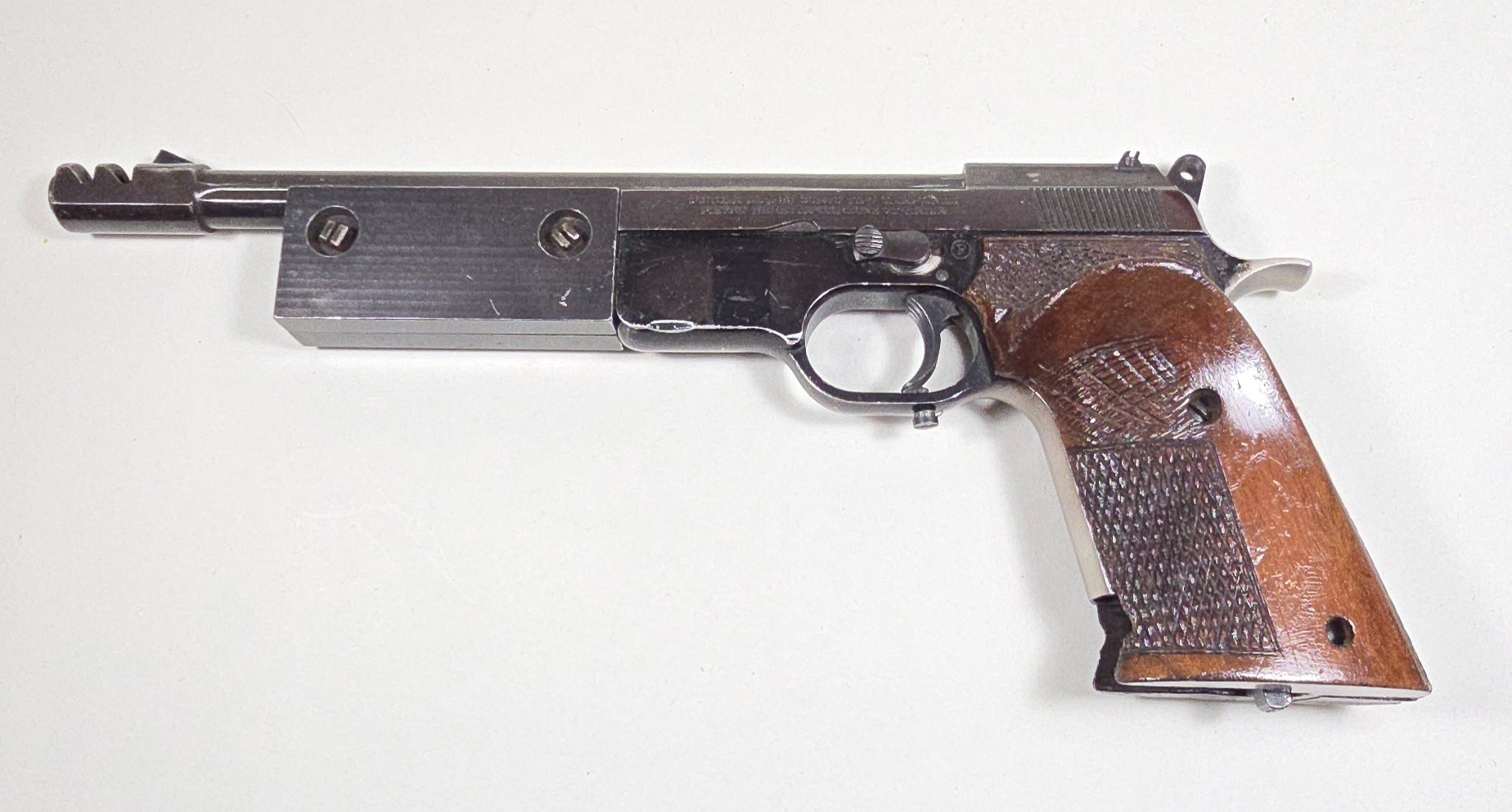 A de-activated Italian .22" Beretta Olimpionico automatic target pistol ...