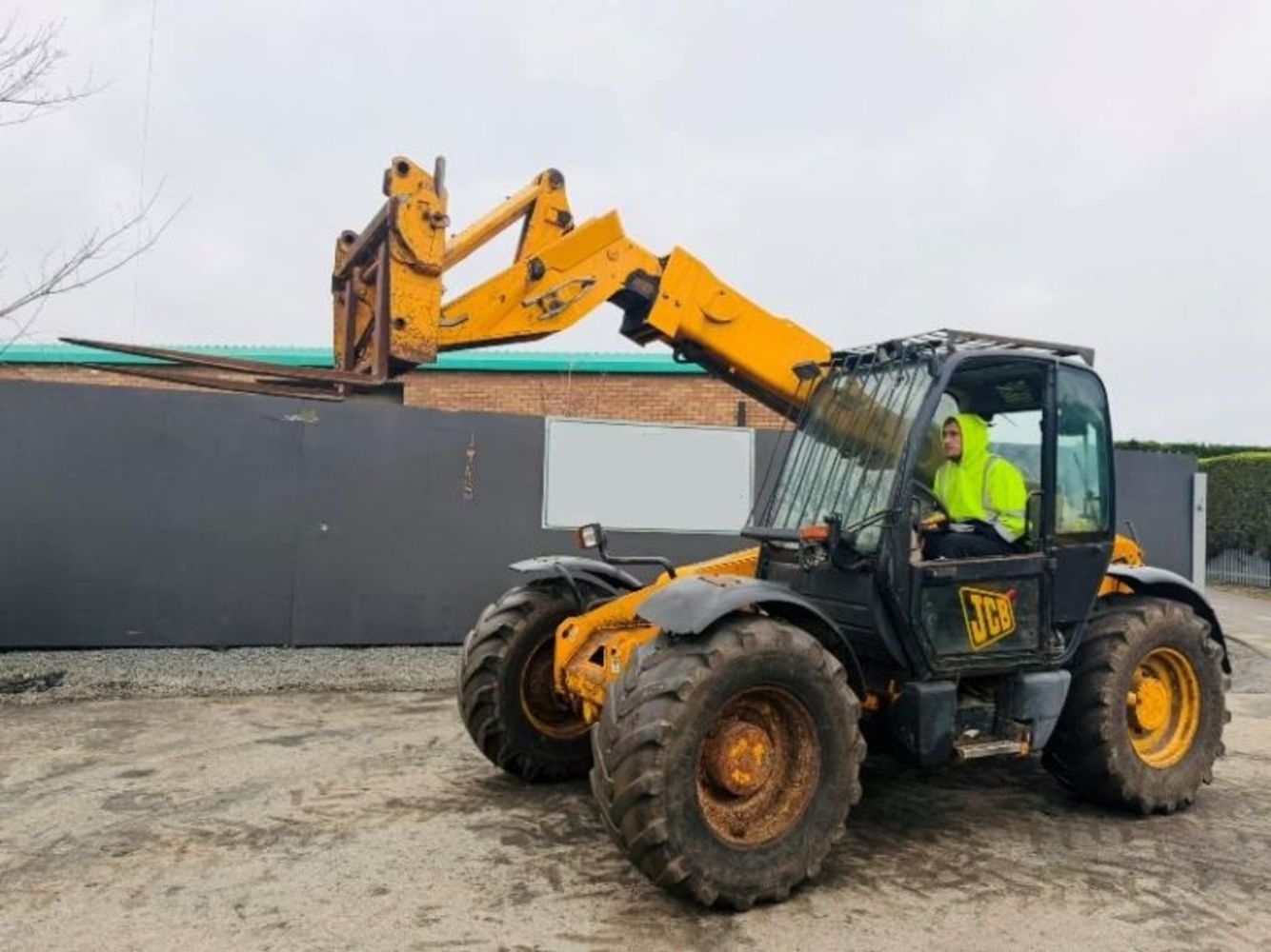Universal Auctions Group Ltd | Massive Multi-Lot Auction; Ex-Fleet Vans ...