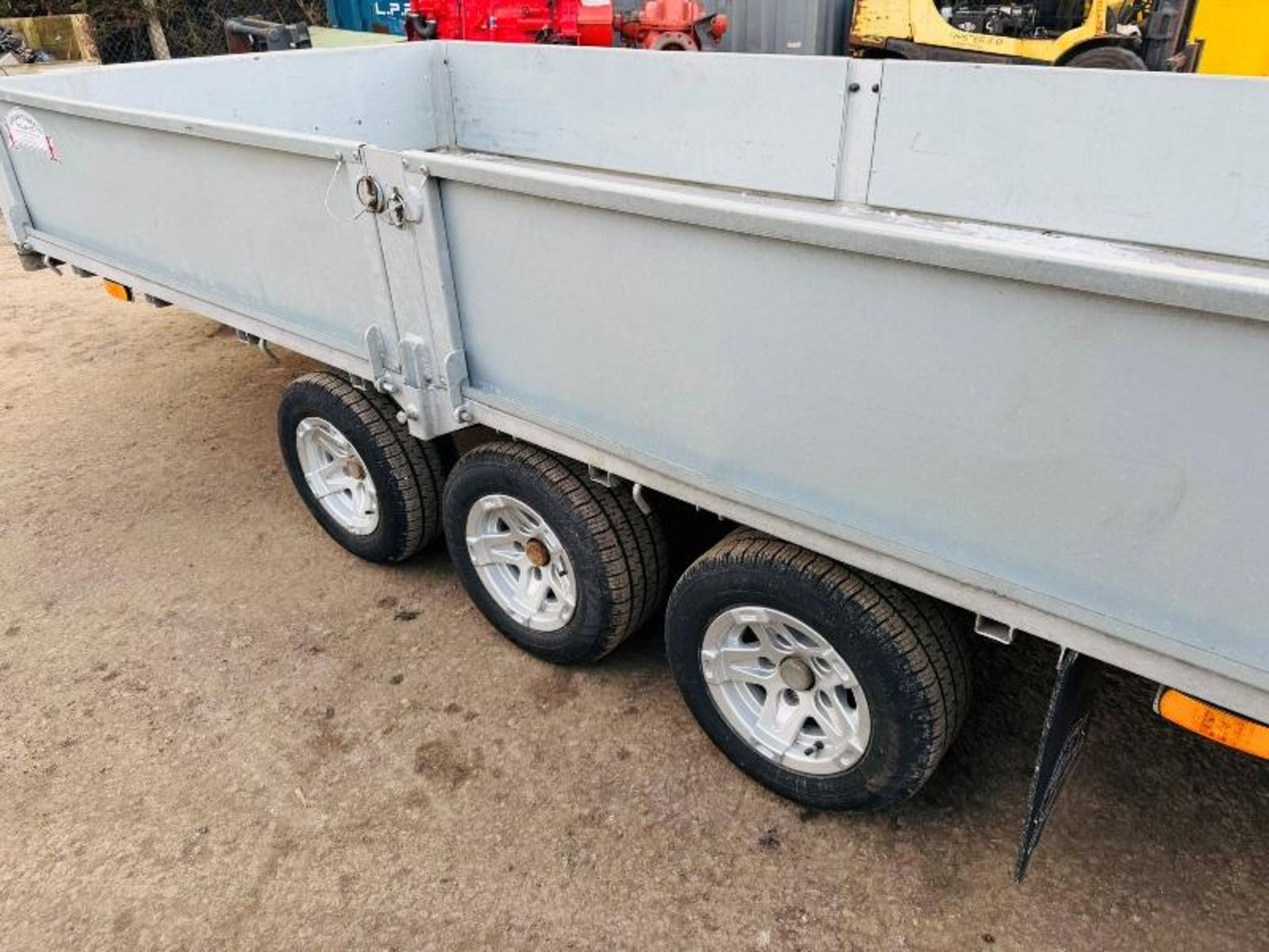 VC00003 Information from the seller: GRAHAM EDWARDS 5.5FT X 12FT TRI ...