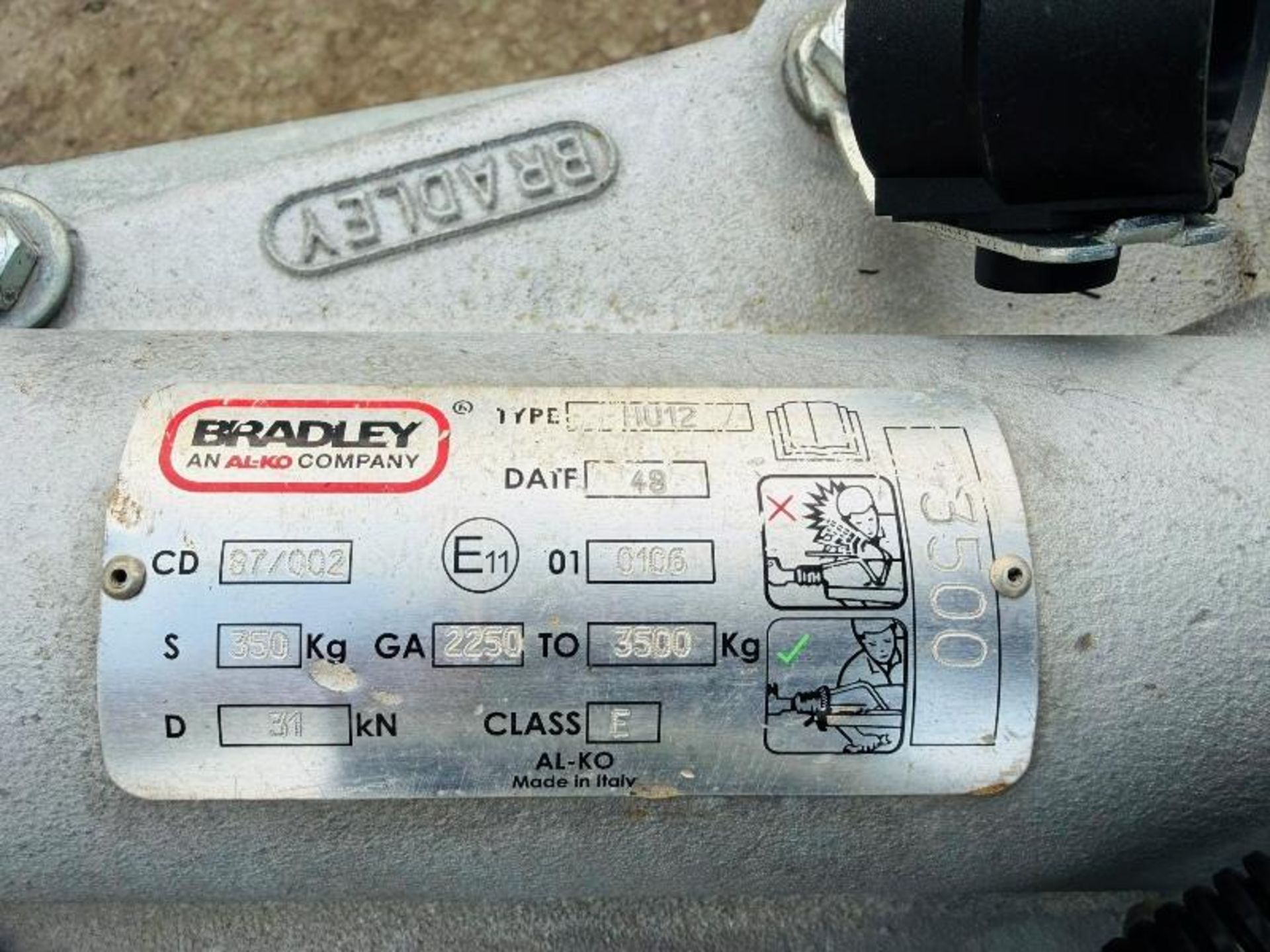 VC00003 Information from the seller: GRAHAM EDWARDS 5.5FT X 12FT TRI ...