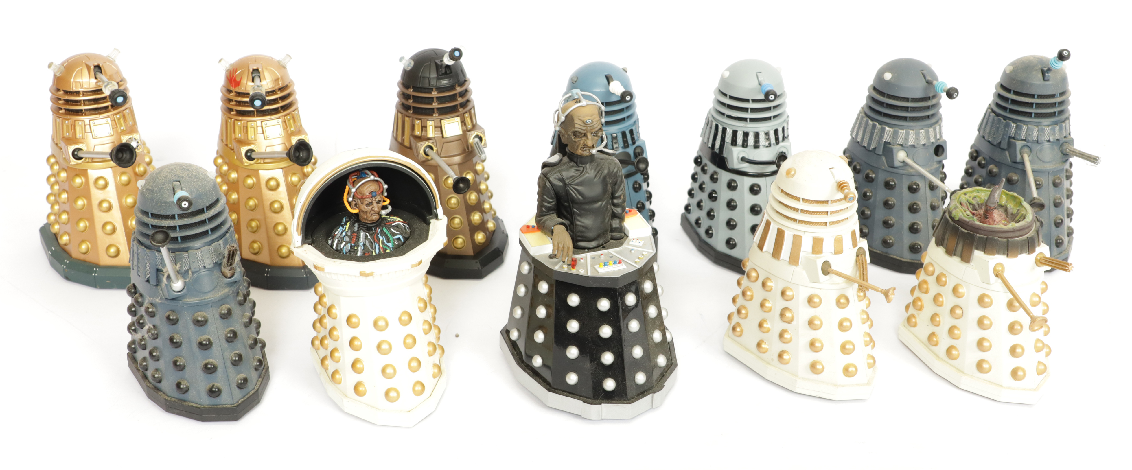Doctor Who loose Dalek & Mechanoid figure group, an assorted lot of ...