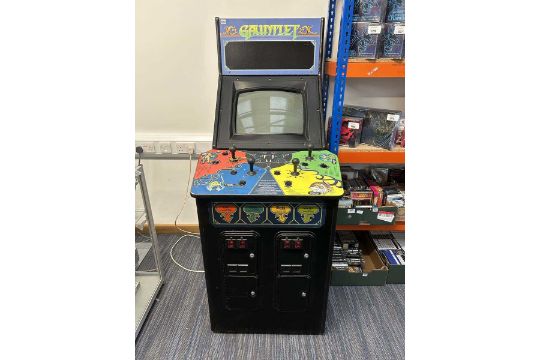 Gauntlet 4-player Atari Arcade machine from 1985 VIEW VIDEO FOR LOT HERE